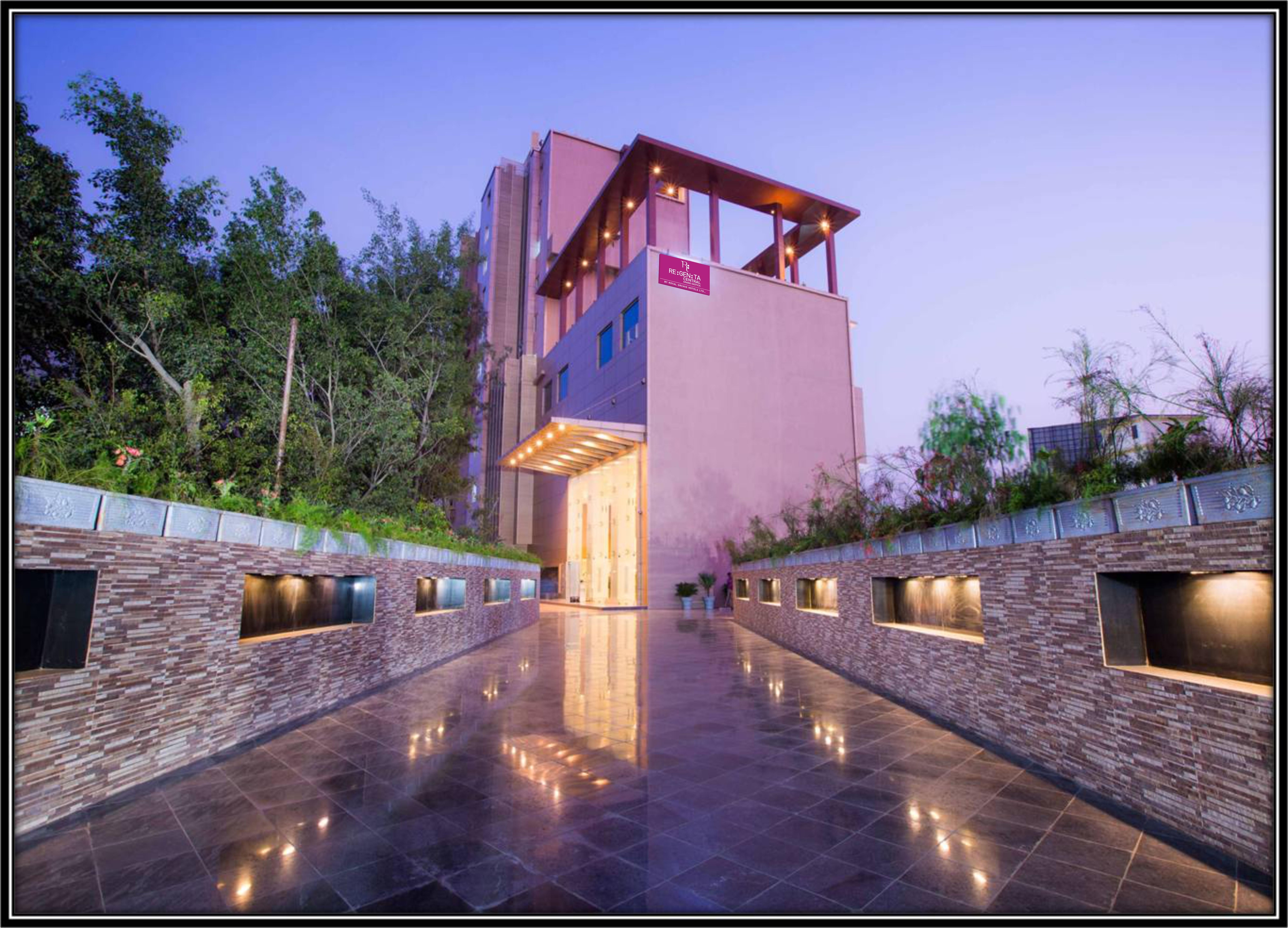 Regenta Central Grand Exotica, Pune 𝗕𝗢𝗢𝗞 Pune Hotel