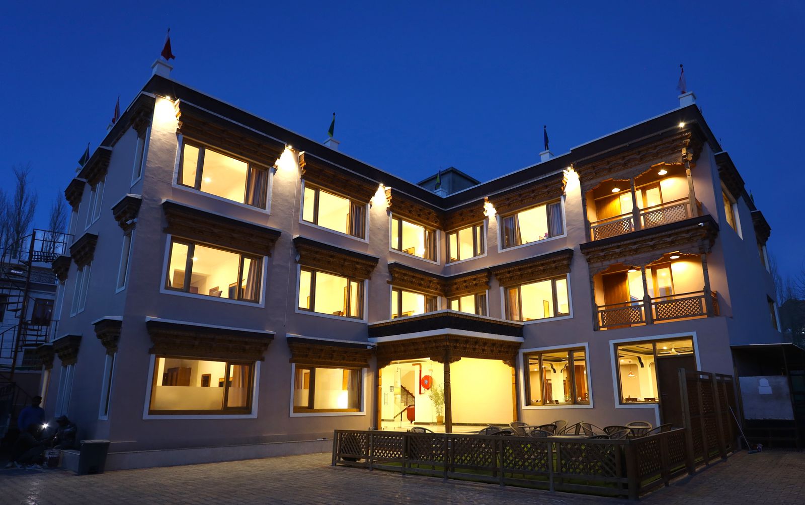 T-Chong 𝗕𝗢𝗢𝗞 Leh Hotel
