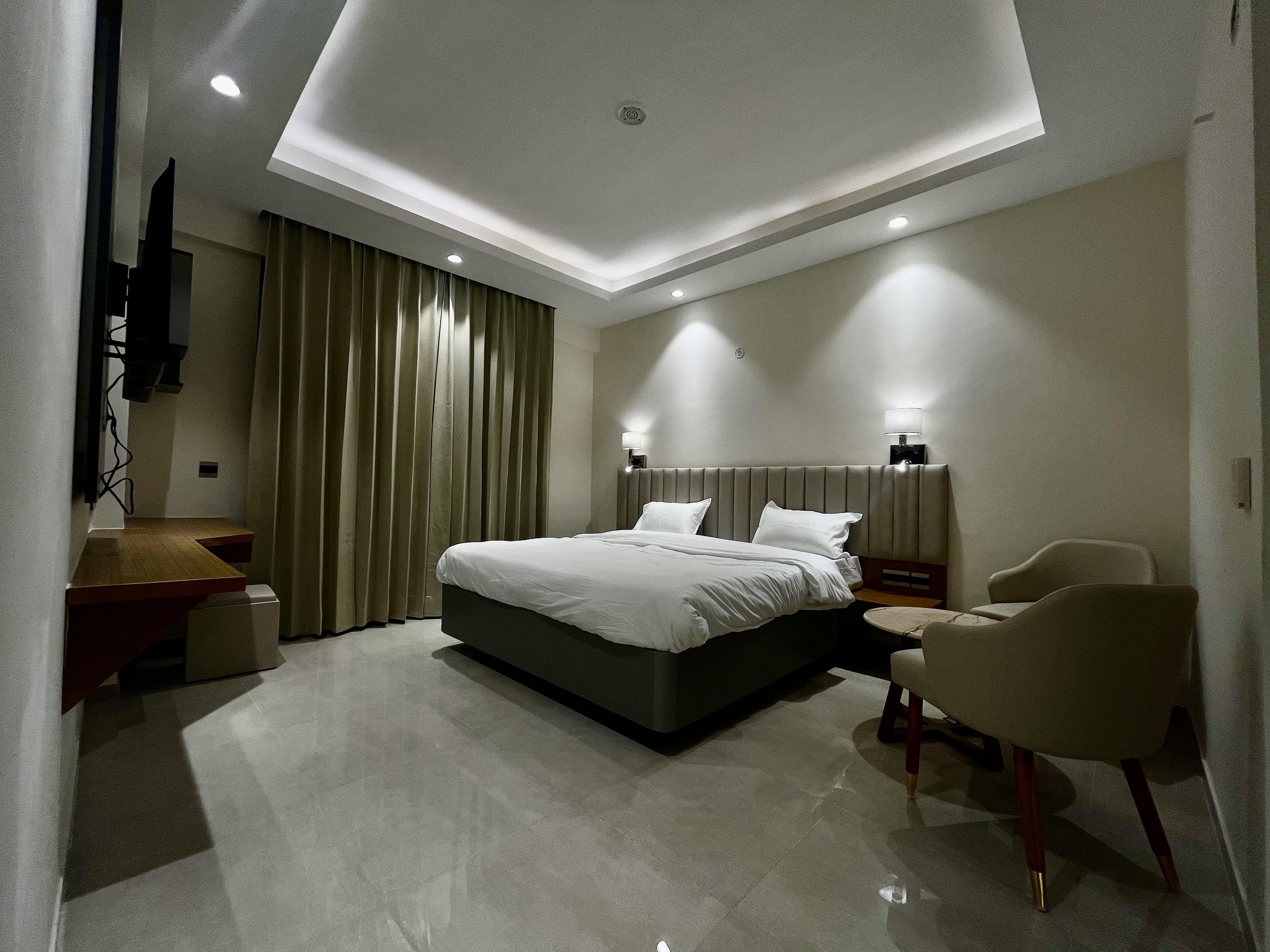 Constantia Stays 𝗕𝗢𝗢𝗞 Lucknow Apartment