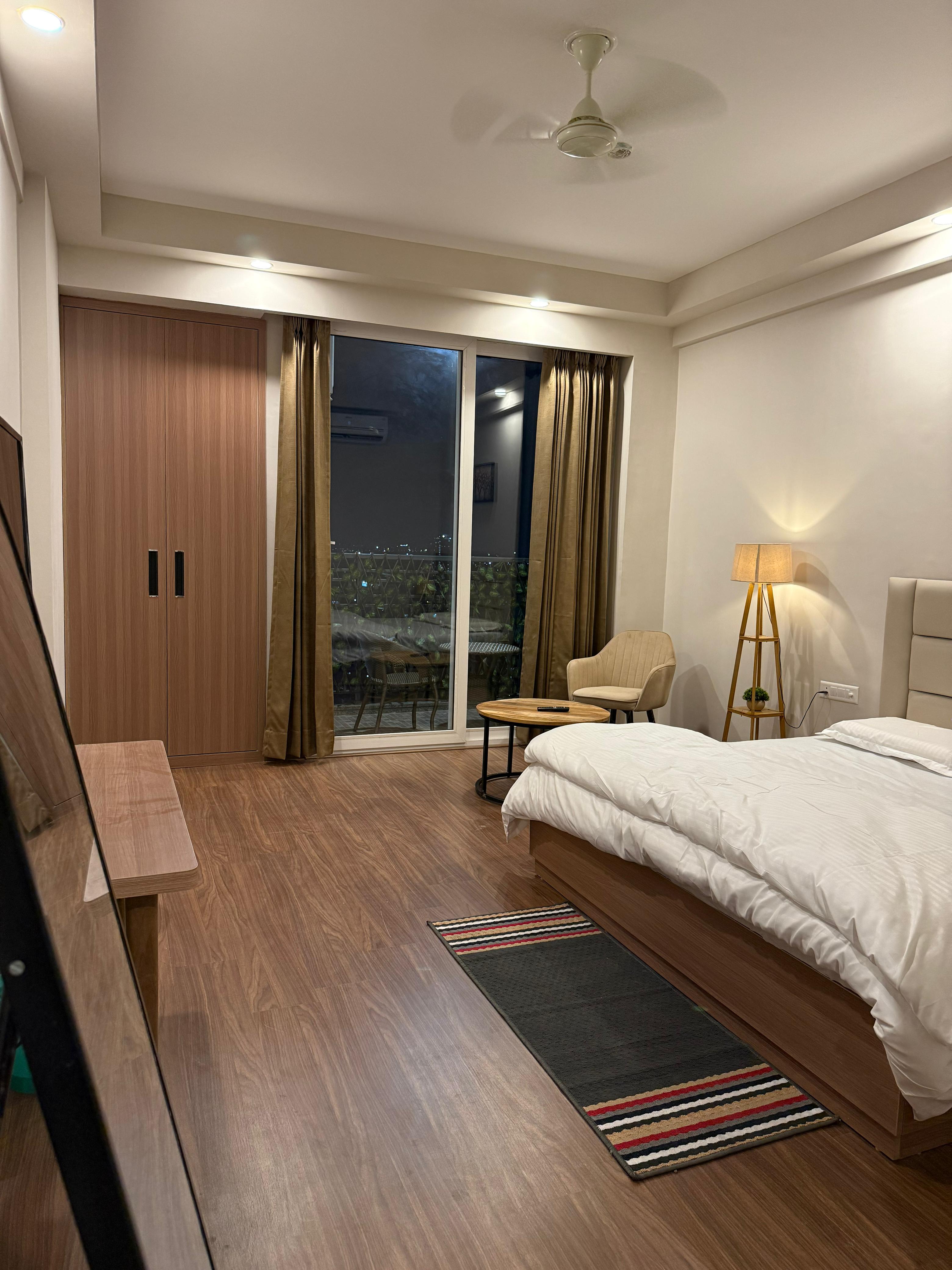 HOTEL DRIP INN 𝗕𝗢𝗢𝗞 Noida Apartment