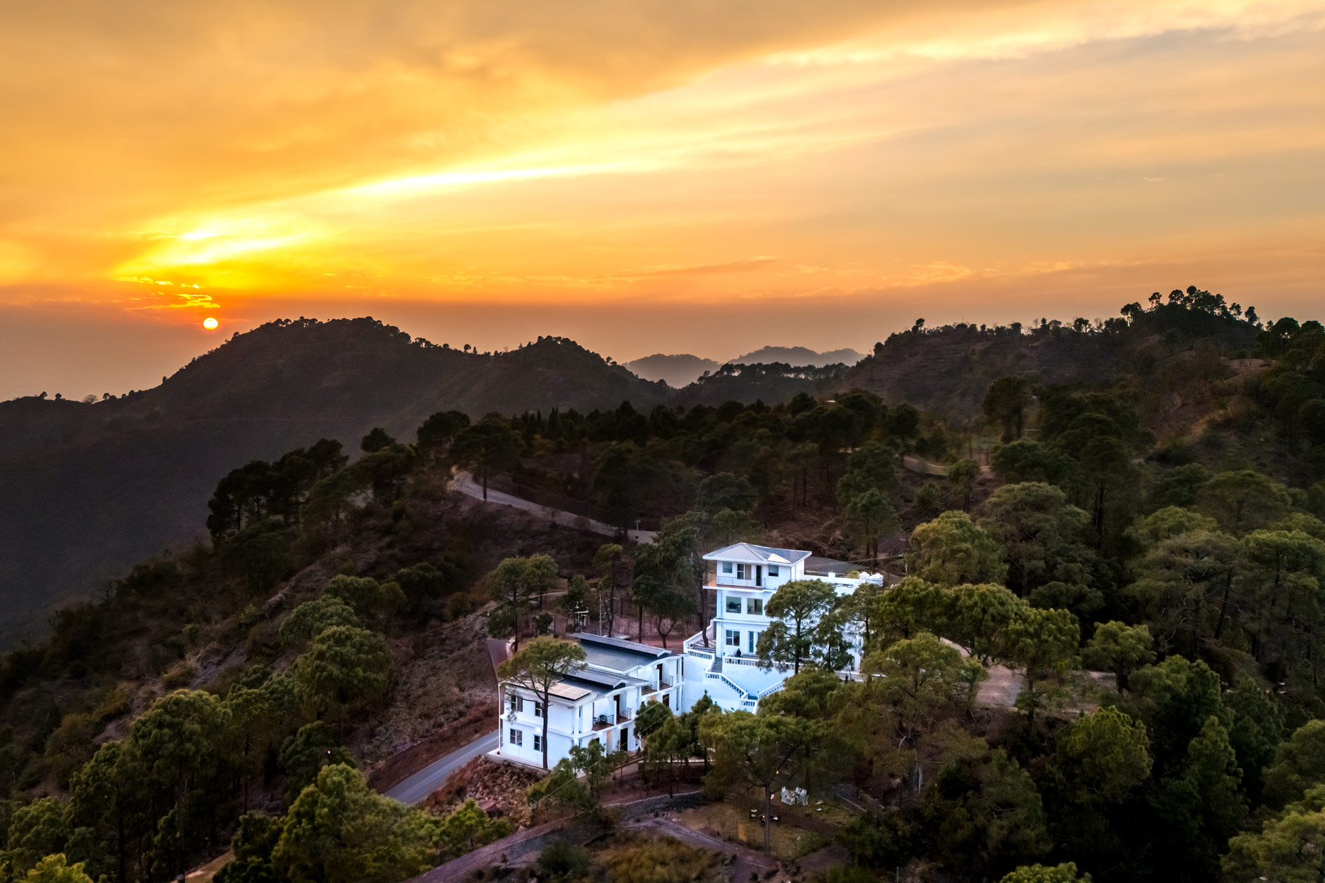 ELIVAAS Stars and WindSongs 𝗕𝗢𝗢𝗞 Nahan Resort