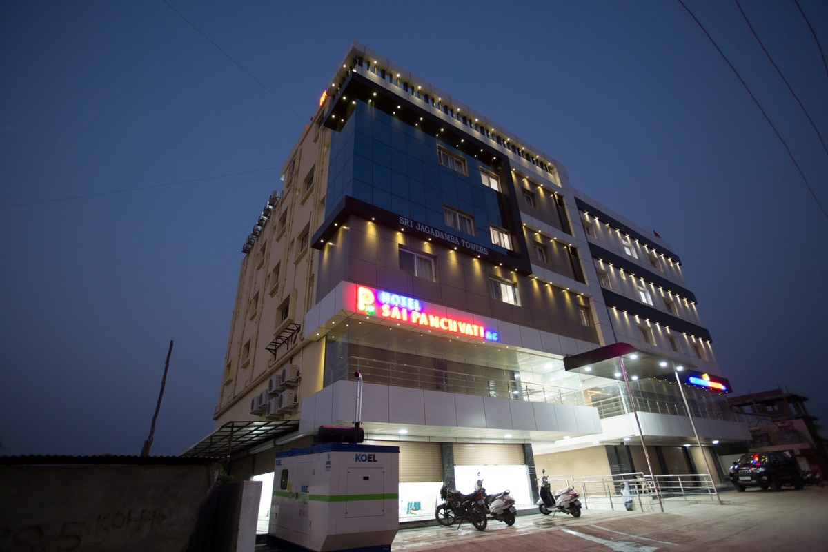 HOTEL SAI PANCHVATI 𝗕𝗢𝗢𝗞 Adilabad Hotel