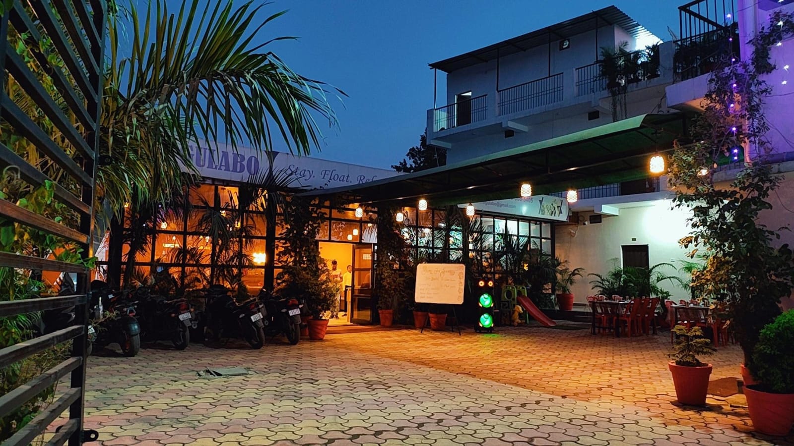 Hotel The Gulabo 𝗕𝗢𝗢𝗞 Katghora Hotel