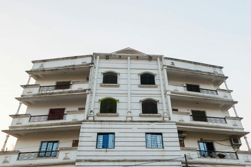 Hotel Samrat Palace 𝗕𝗢𝗢𝗞 Howrah Guest House