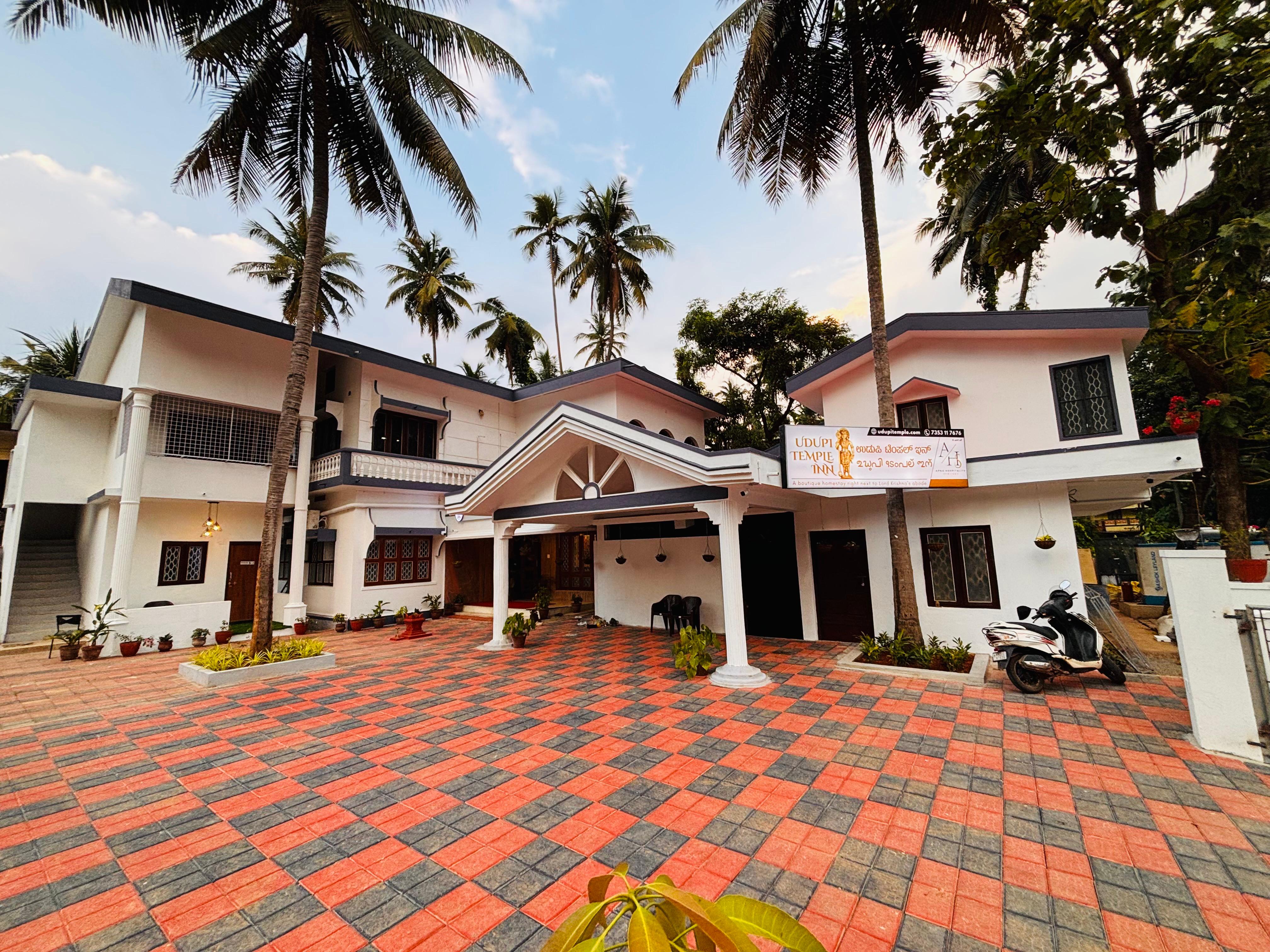 Udupi Temple Inn 𝗕𝗢𝗢𝗞 Udupi Homestay