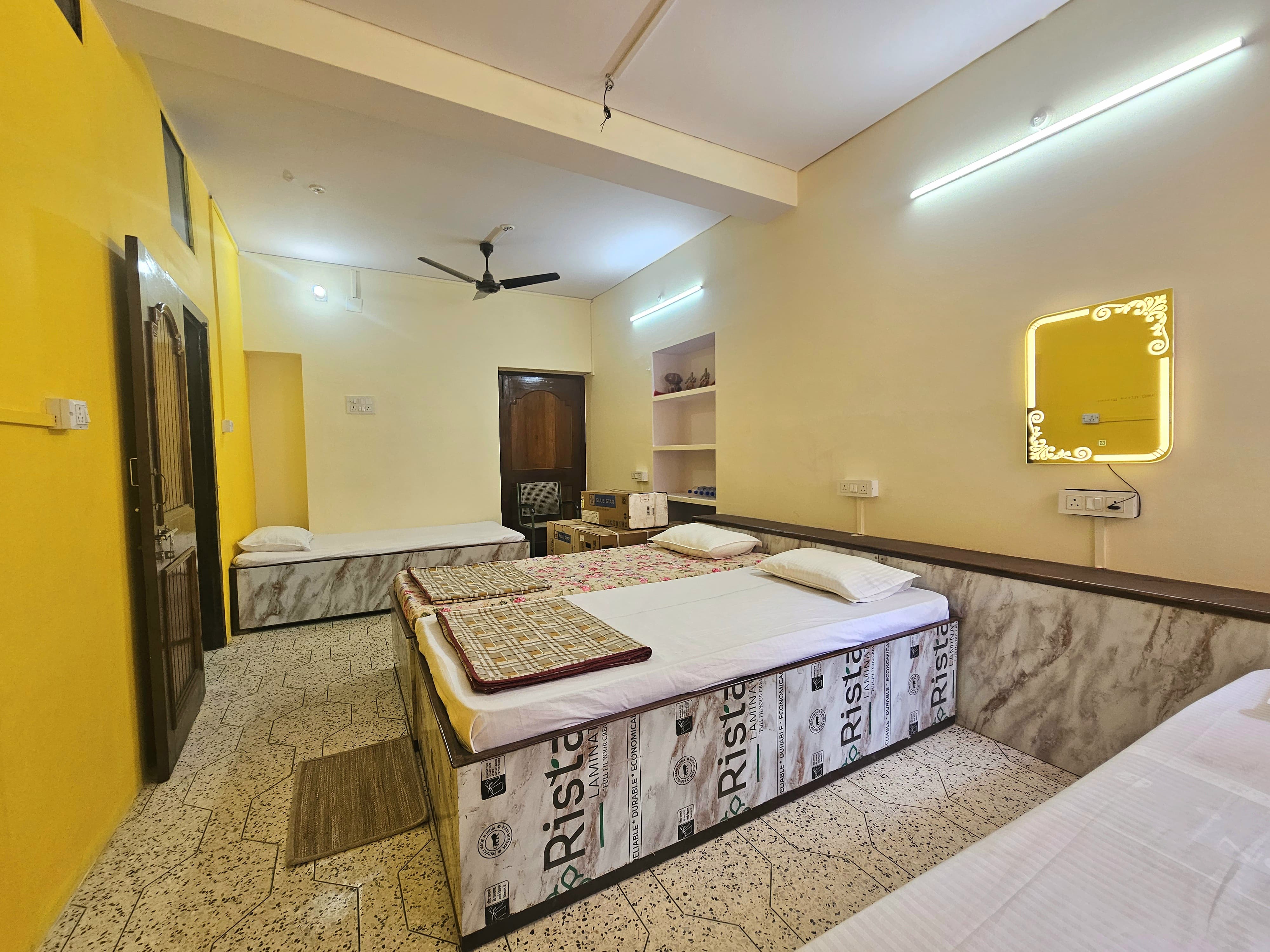 Saraogi Homestays 𝗕𝗢𝗢𝗞 Varanasi Homestay
