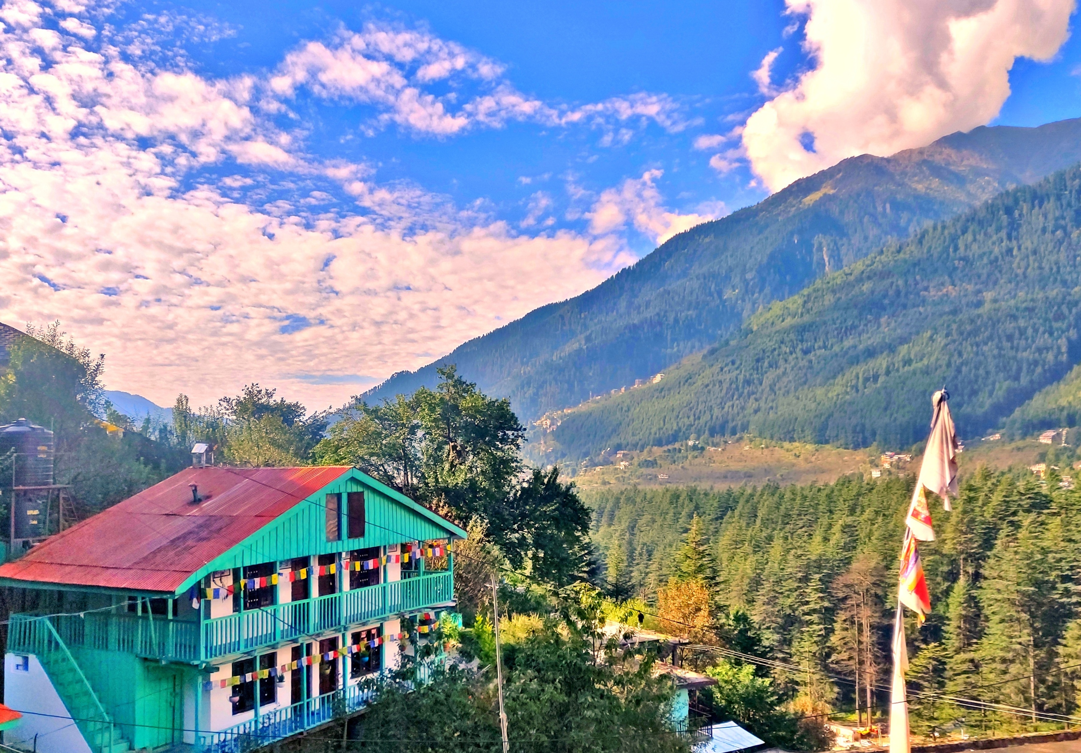 Cupidtrails Himalayan Castle | Rooms & Wi-Fi 𝗕𝗢𝗢𝗞 Manali Homestay