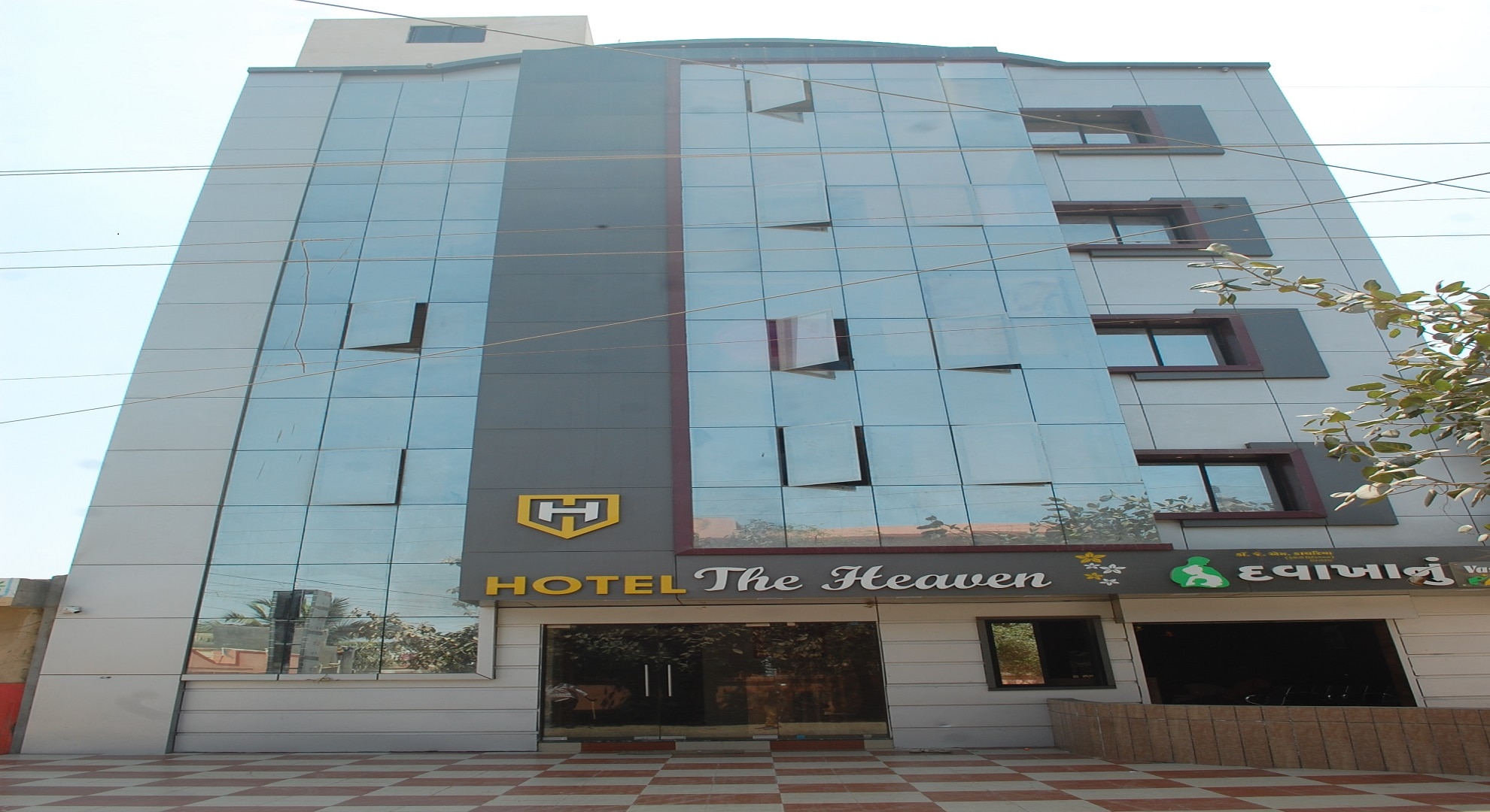 The Sky Comfort - Hotel The Heaven 𝗕𝗢𝗢𝗞 Dwarka Hotel