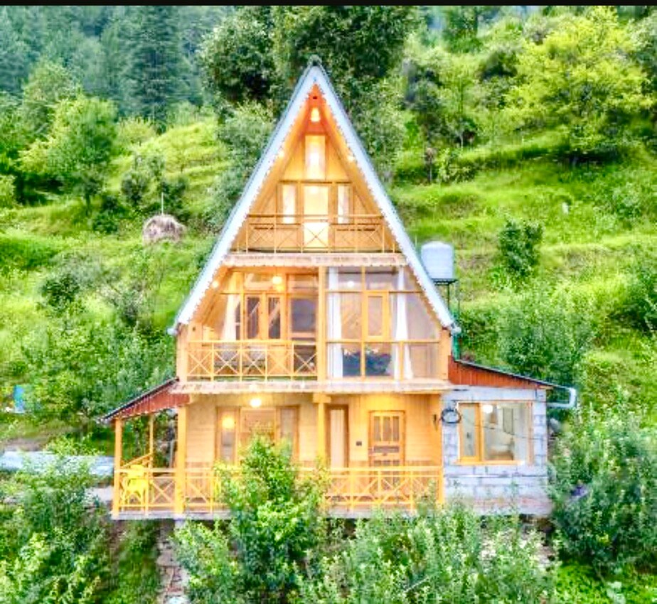 The nature view A shape Tree cottage 2BR premium bedroom 𝗕𝗢𝗢𝗞 Banjar ...