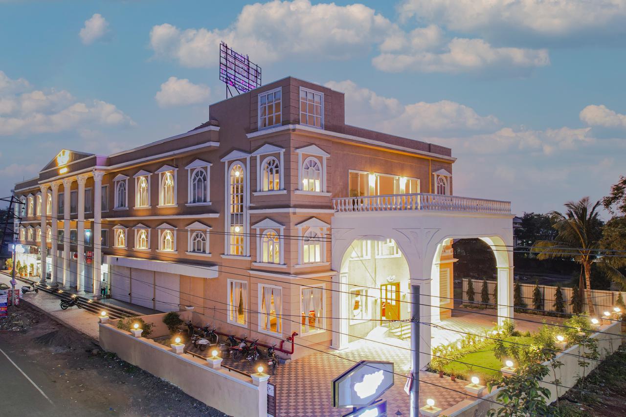 Hotel Utsav Square 𝗕𝗢𝗢𝗞 Latur Hotel