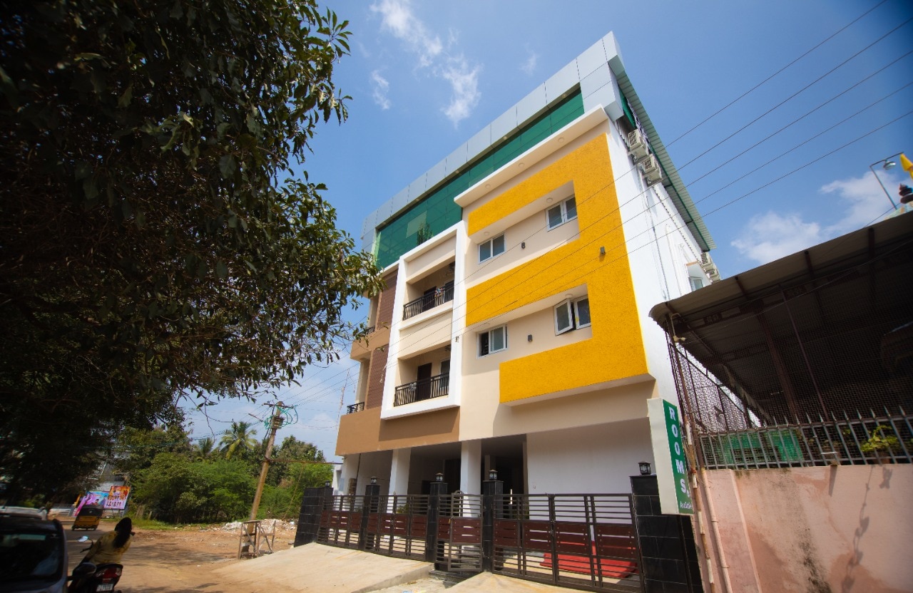 Hotel RK-FAM STAY 𝗕𝗢𝗢𝗞 Thanjavur Hotel