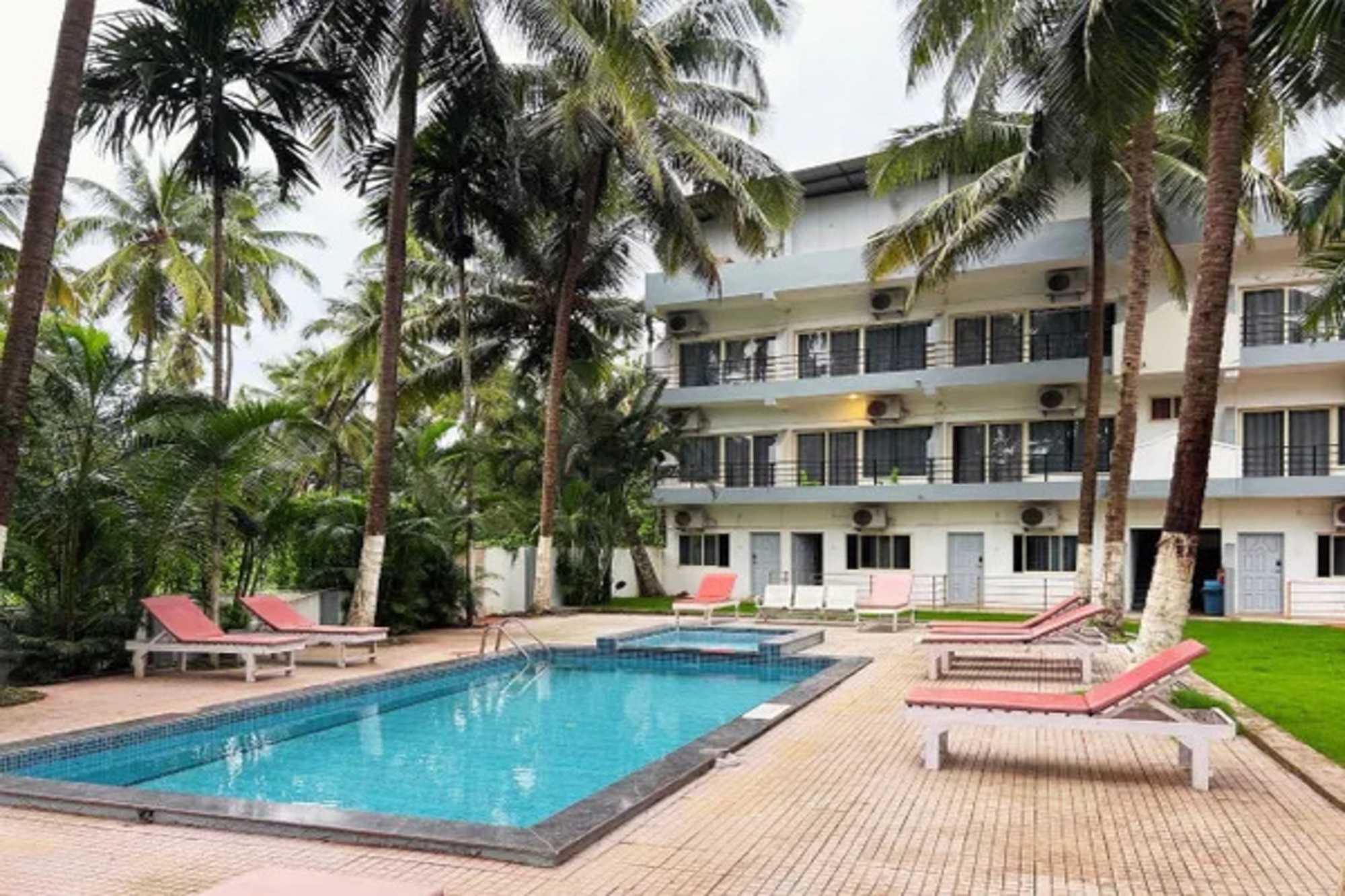 FabHotel Grand Inn Resort 𝗕𝗢𝗢𝗞 Goa Hotel