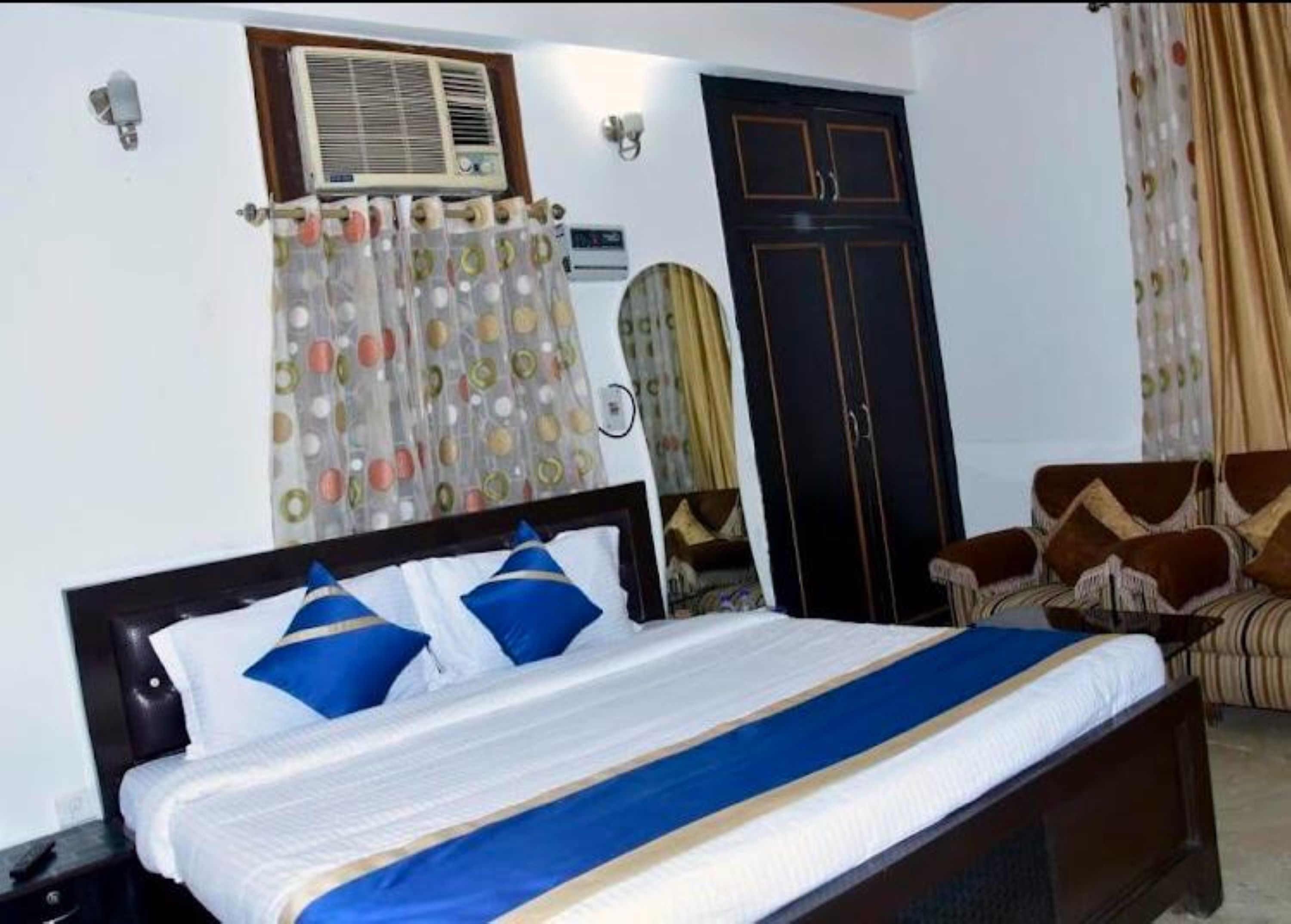 Shree Sai Homestay 𝗕𝗢𝗢𝗞 Varanasi Homestay