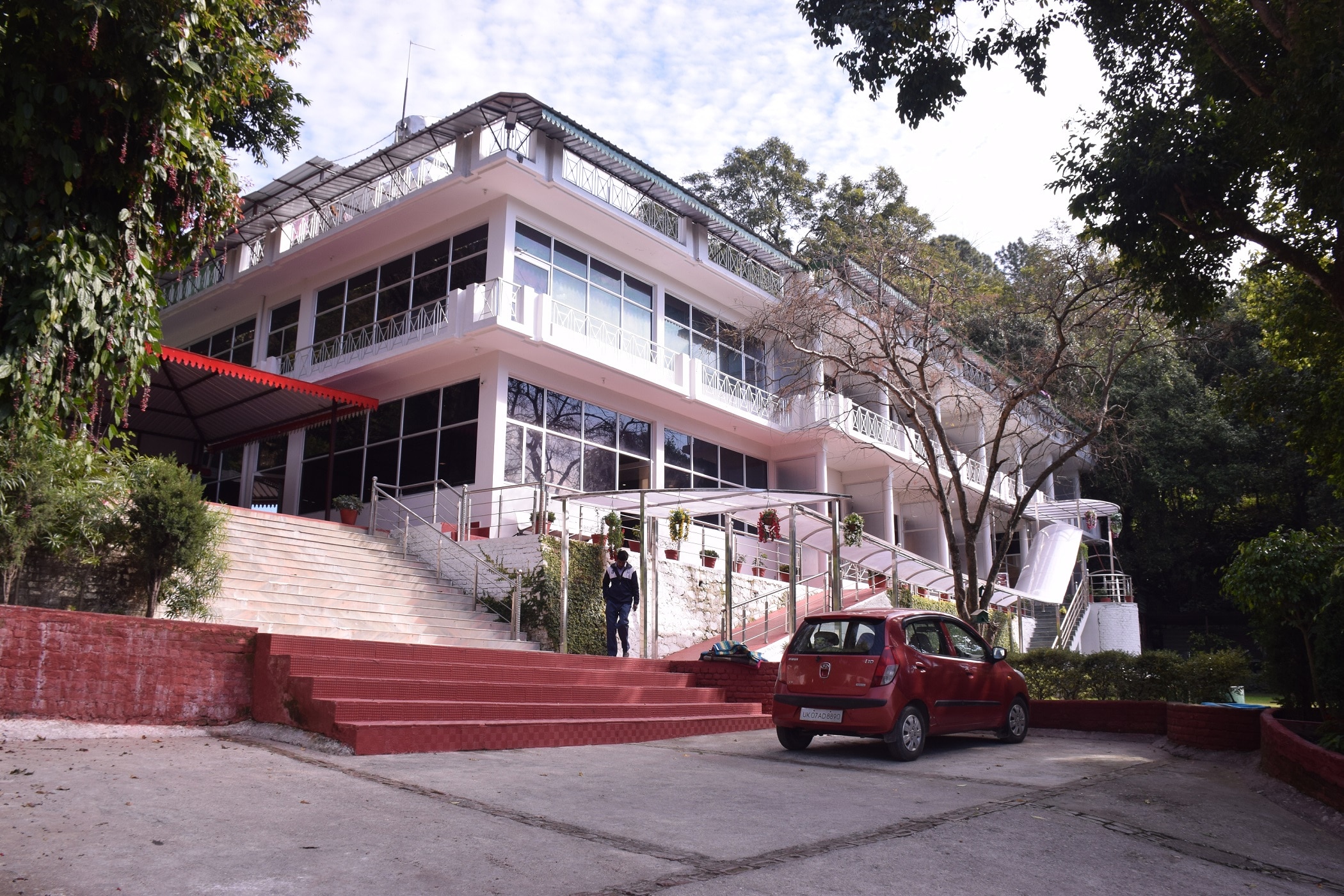 The Pine Oak Resort 𝗕𝗢𝗢𝗞 Bhimtal Resort