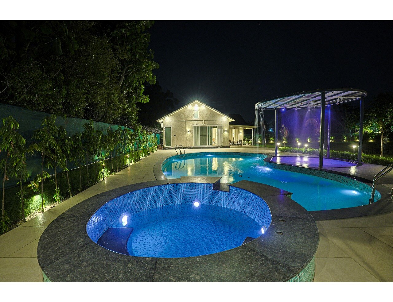 PERFECT GATEWAY IN NOIDA 𝗕𝗢𝗢𝗞 Noida Homestay