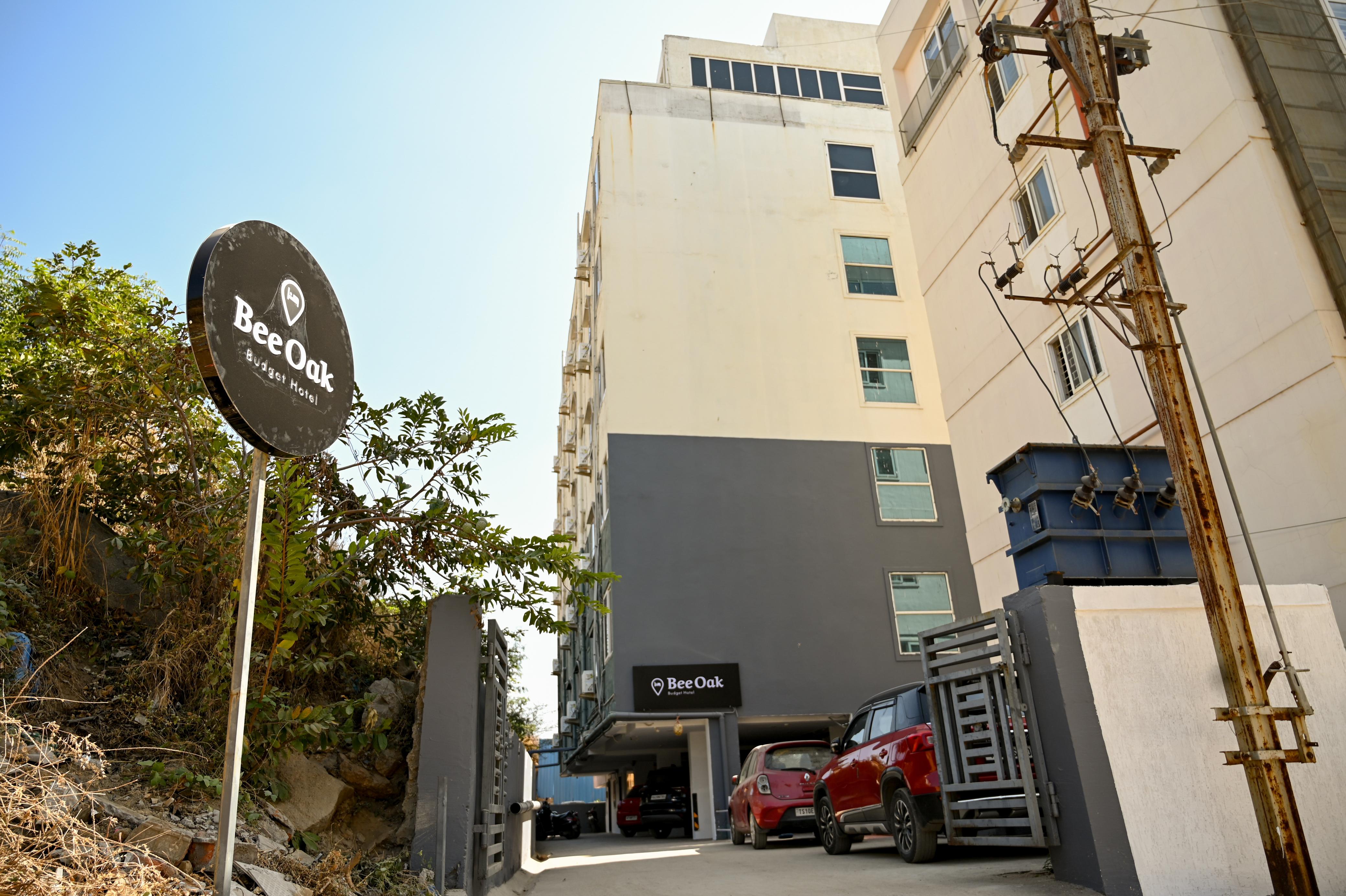 Bee Oak 𝗕𝗢𝗢𝗞 Hyderabad Hotel