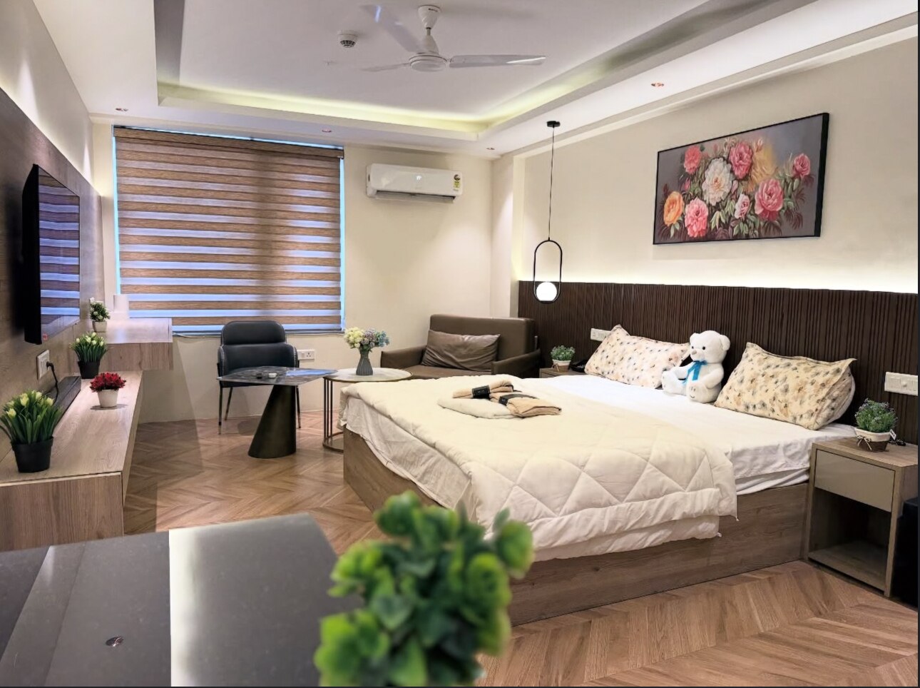 Luxury stayz 𝗕𝗢𝗢𝗞 Noida Apartment