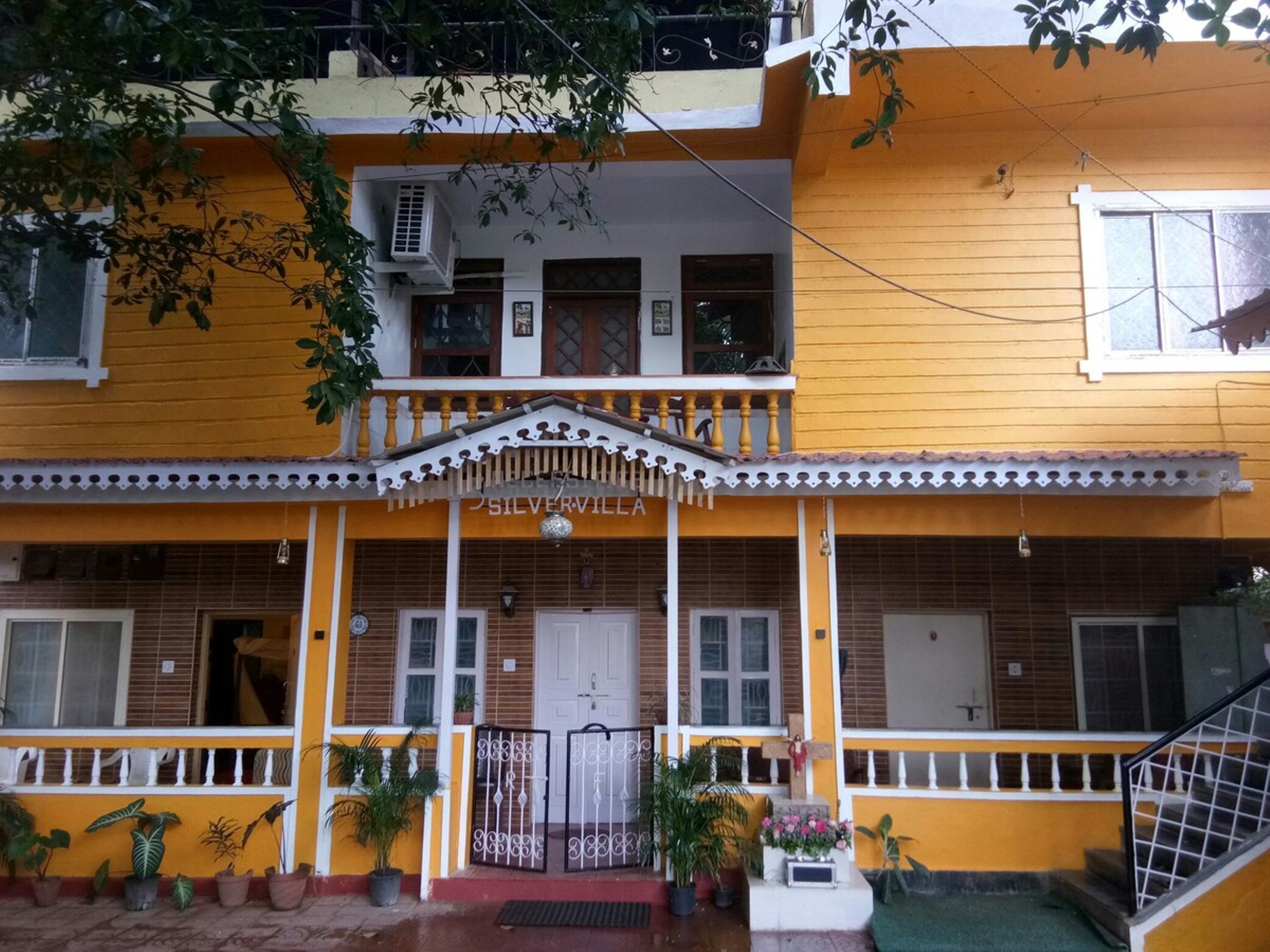Serene Waters Homestay | Rooms & Pool 𝗕𝗢𝗢𝗞 Goa Homestay