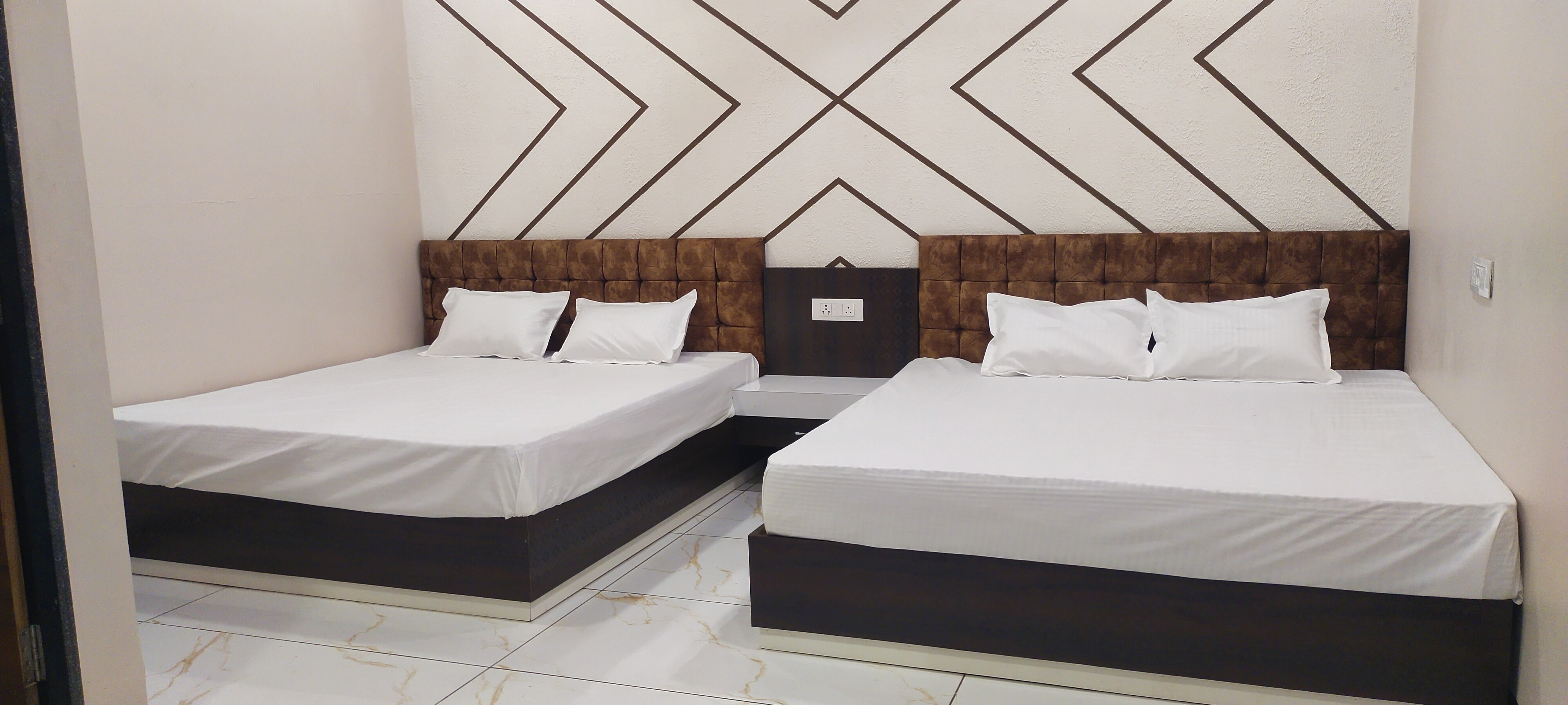 Anant Home Stay 𝗕𝗢𝗢𝗞 Ujjain Homestay