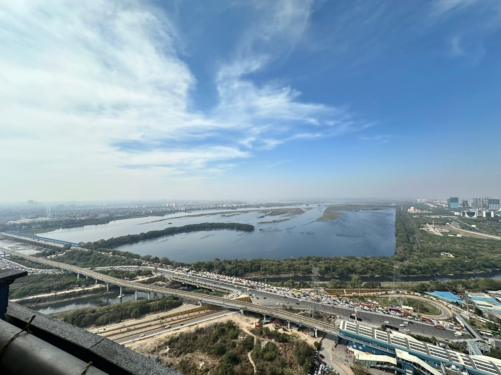 40th Floor River View 𝗕𝗢𝗢𝗞 Noida Apartment