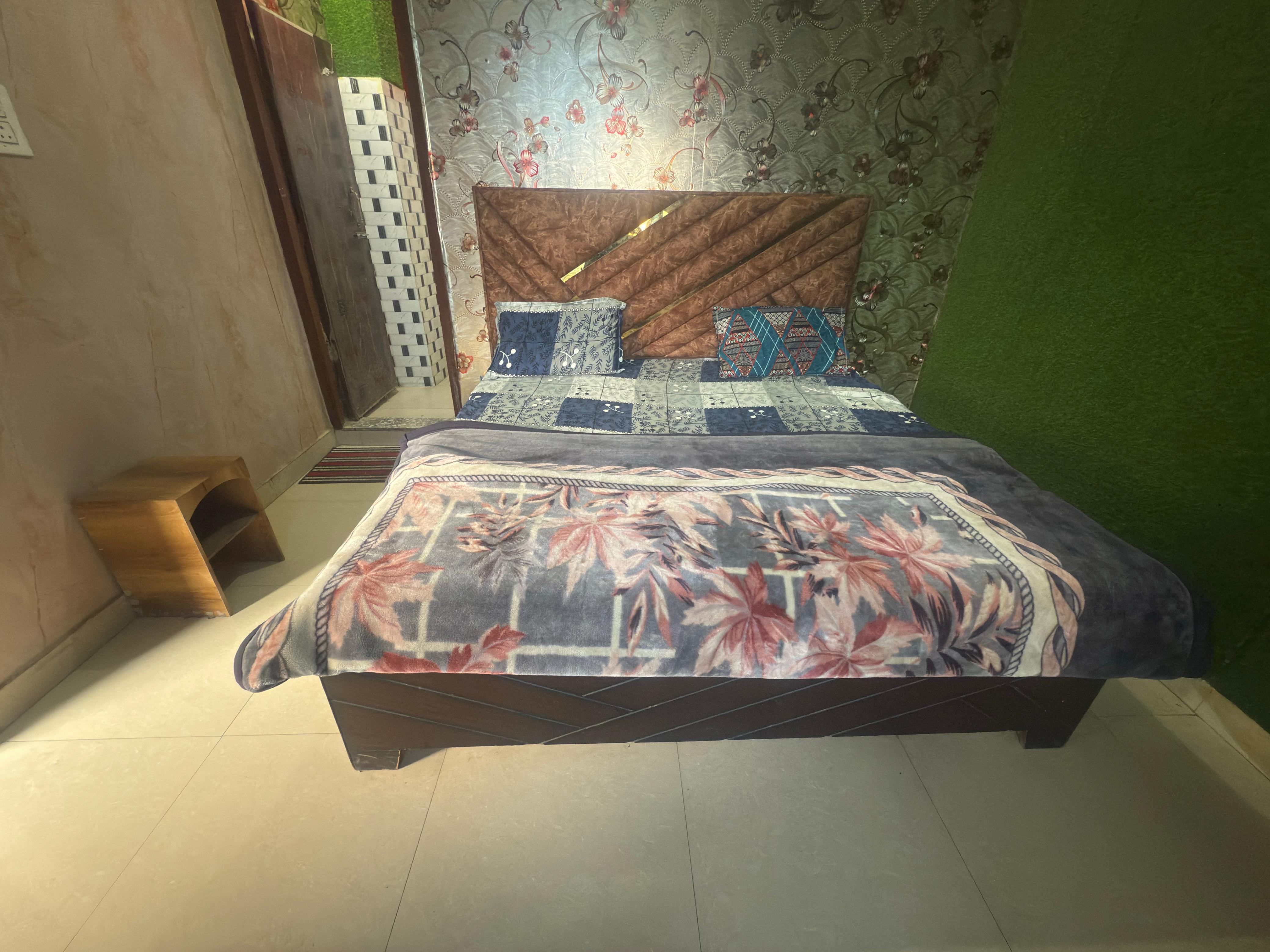 PARK'S HOTEL (BBRL) 𝗕𝗢𝗢𝗞 Gunnaur Homestay