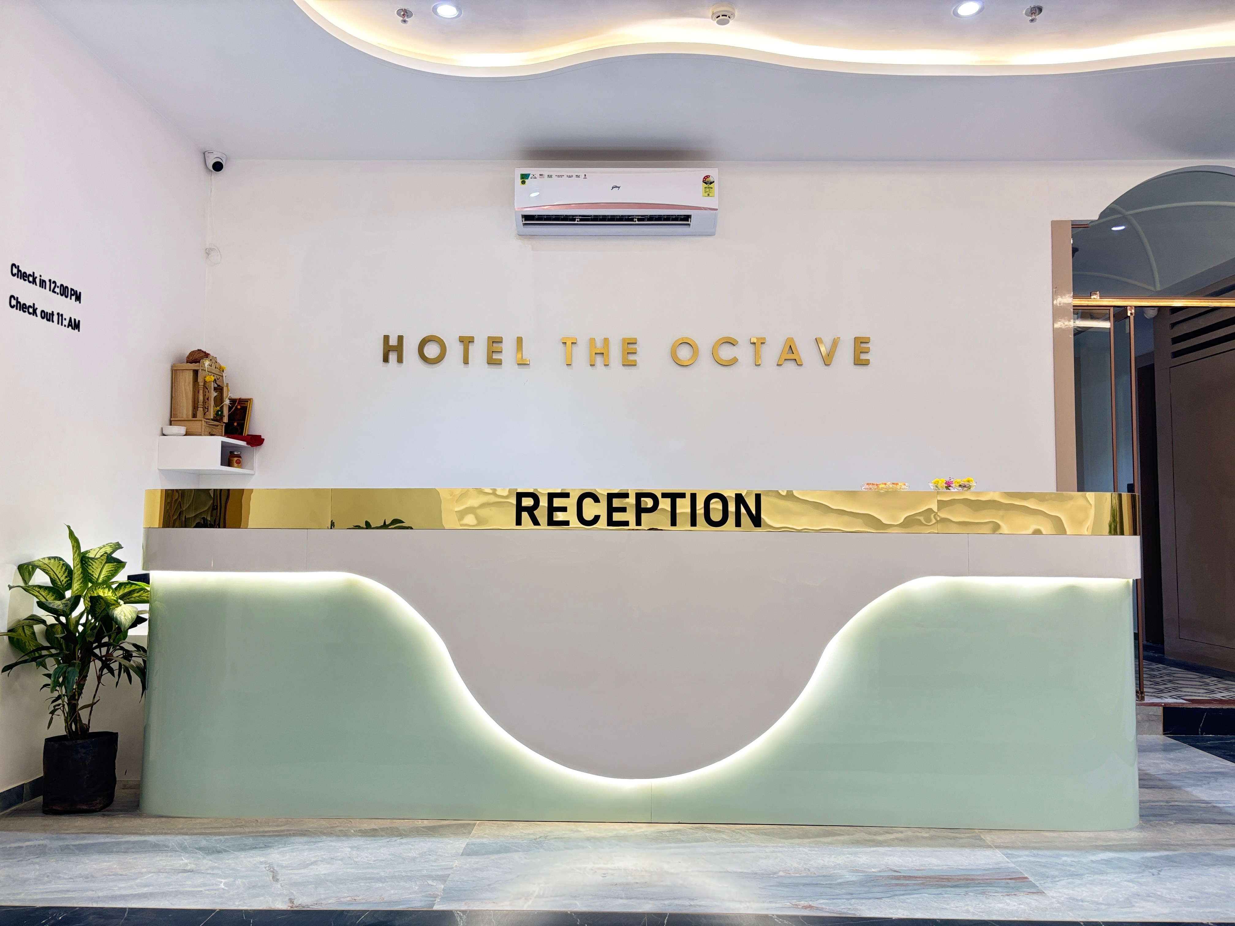Hotel The Octave 𝗕𝗢𝗢𝗞 Surat Hotel