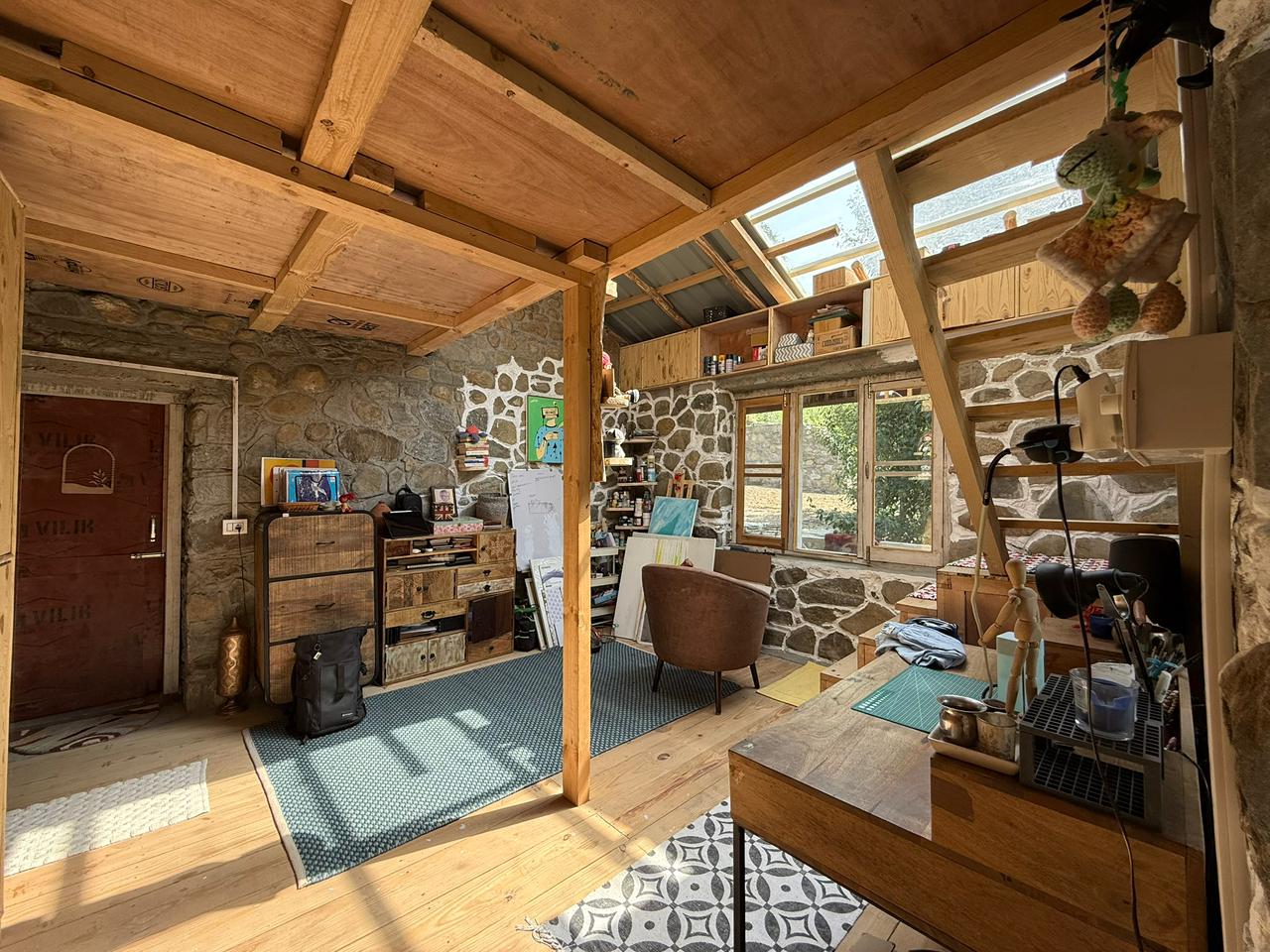 Kala studio and Stay Manali 𝗕𝗢𝗢𝗞 Manali Homestay