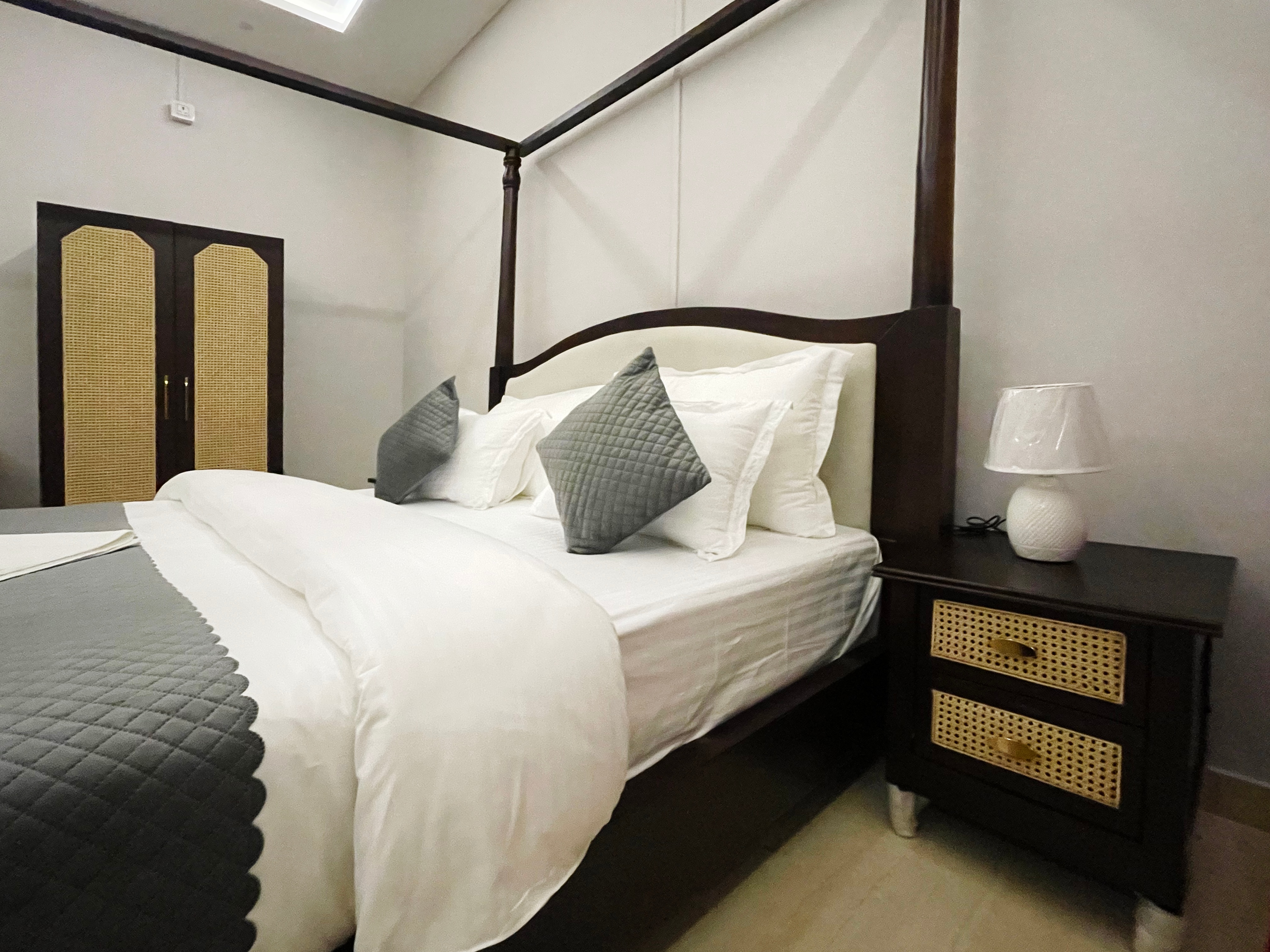 OWLS OASIS LUXURY WELLNESS RE-TREAT 𝗕𝗢𝗢𝗞 Kohora Resort