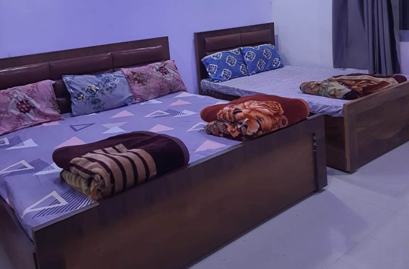 SHREE BAKE BIHARI ATITHI GRAH 𝗕𝗢𝗢𝗞 Maihar Guest House
