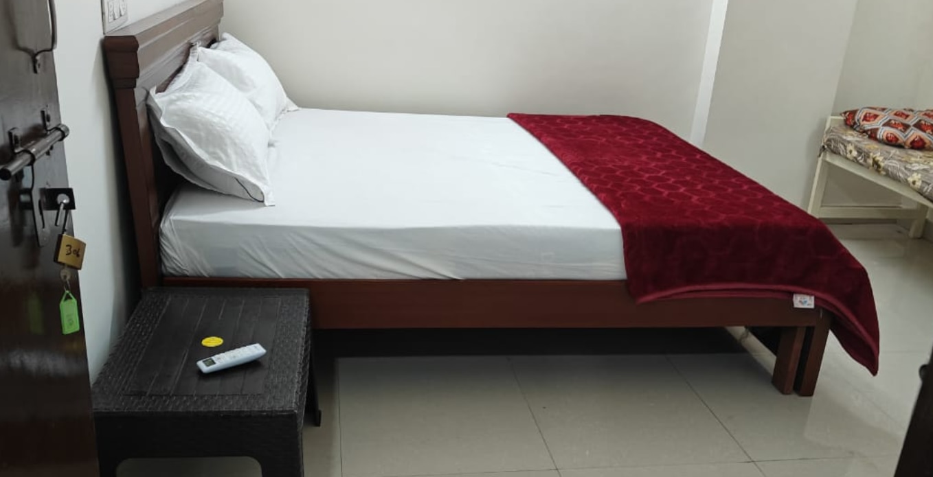 Vinayaka Guest House And CO LIVING 𝗕𝗢𝗢𝗞 Hyderabad Apartment
