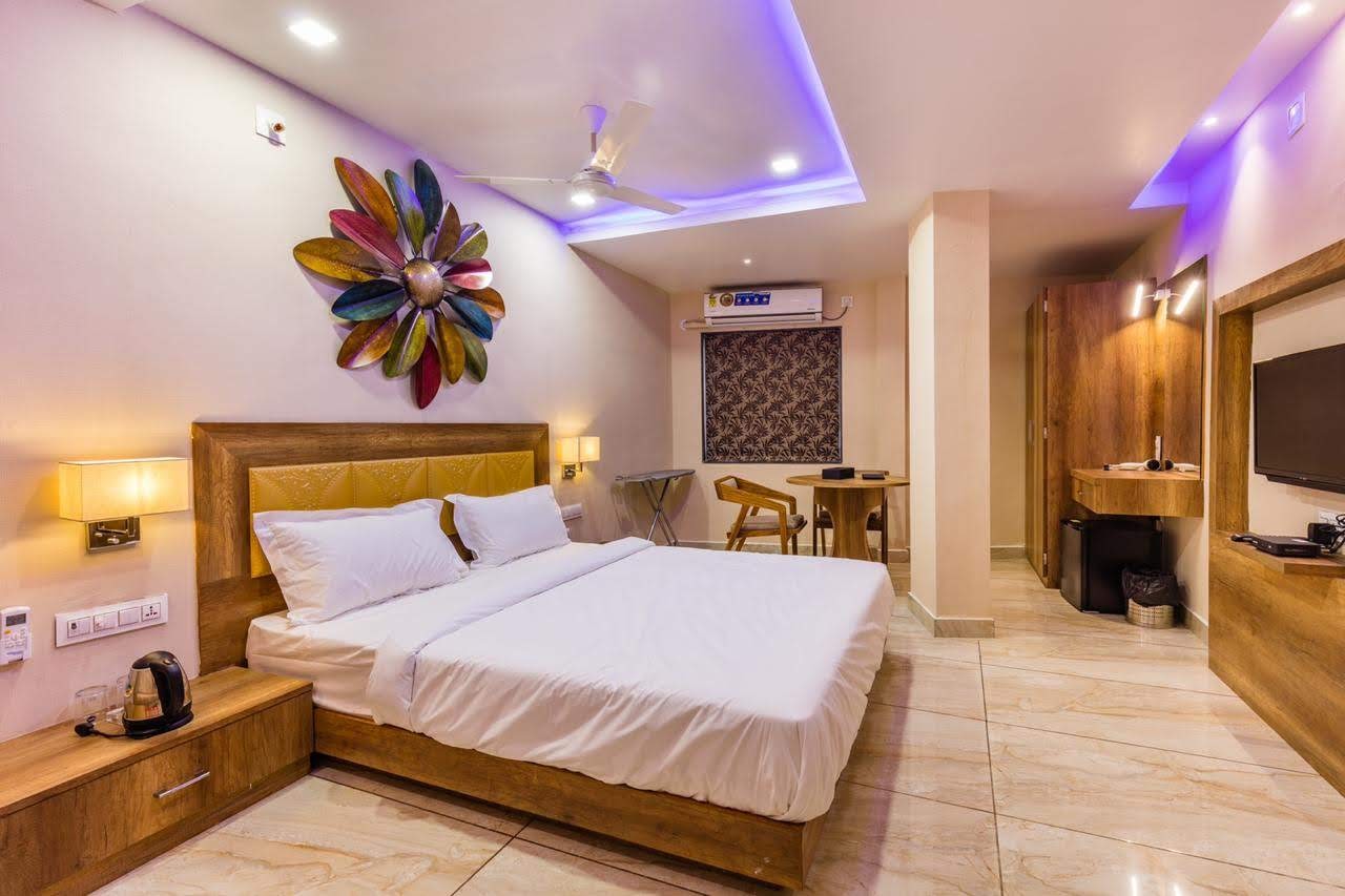 hotel shree7hundred 𝗕𝗢𝗢𝗞 Kadi Guest House