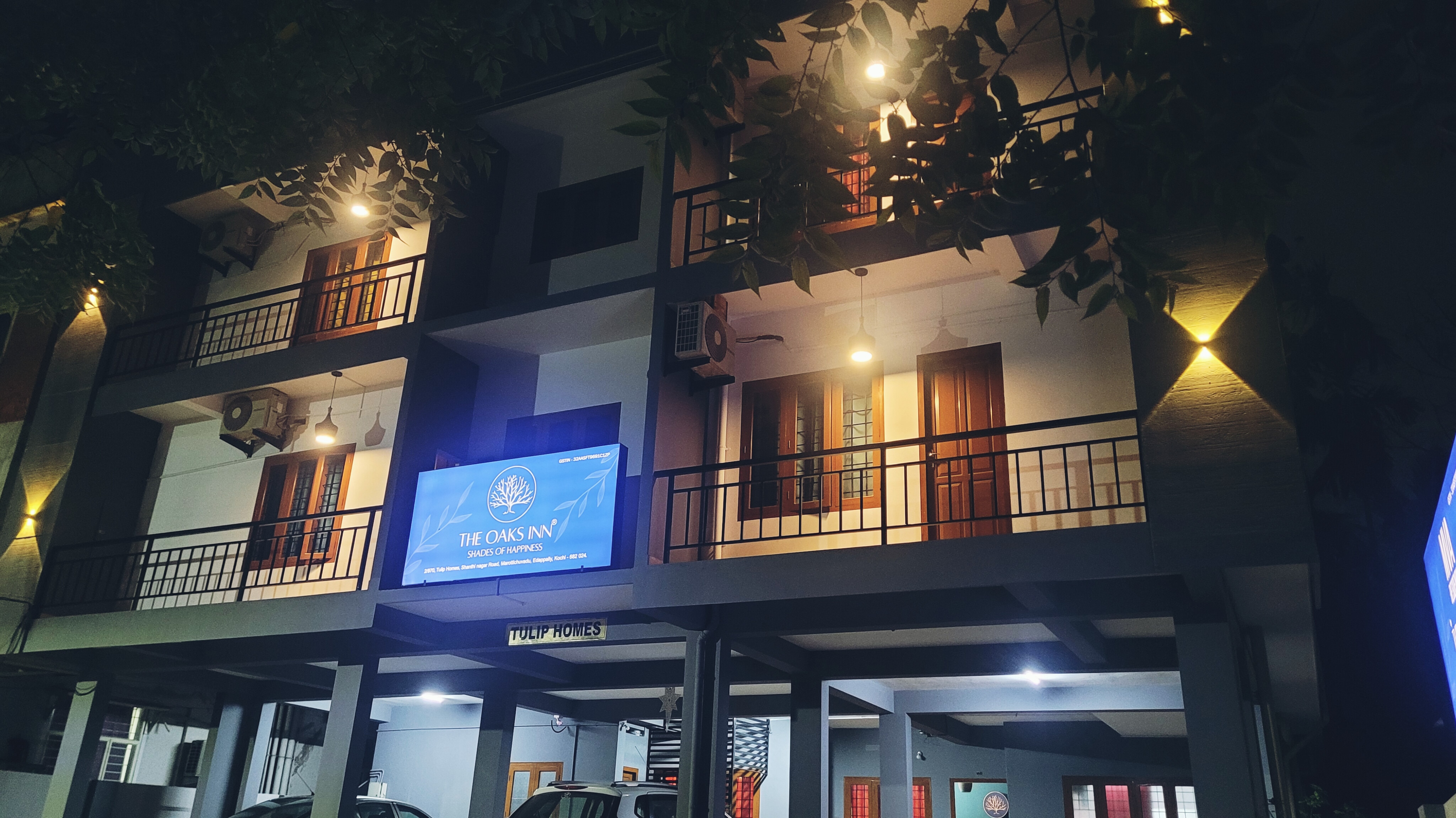 The Oaks Inn Edappally 𝗕𝗢𝗢𝗞 Cochin Hotel