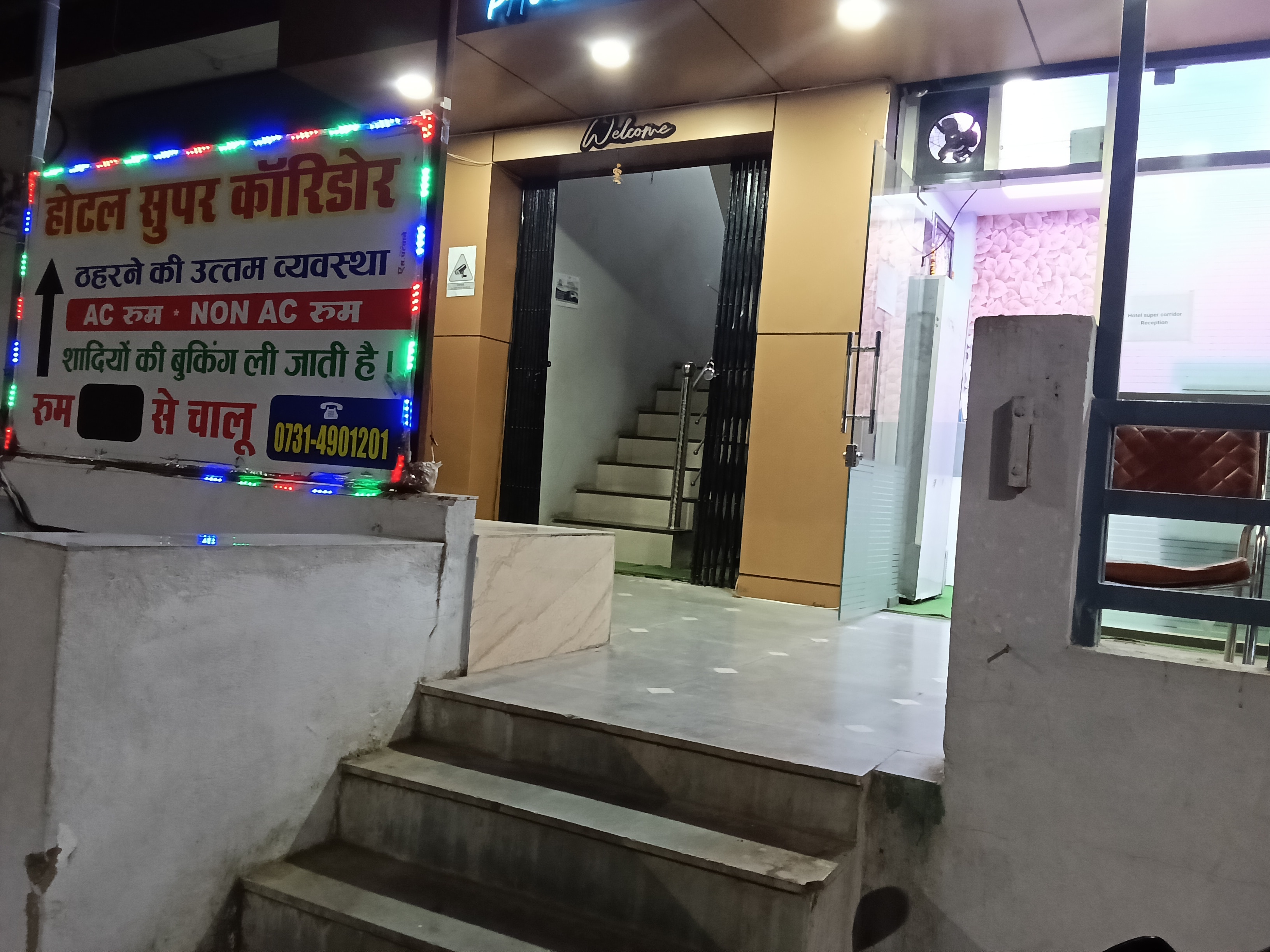 Hotel super corridor 𝗕𝗢𝗢𝗞 Indore Homestay
