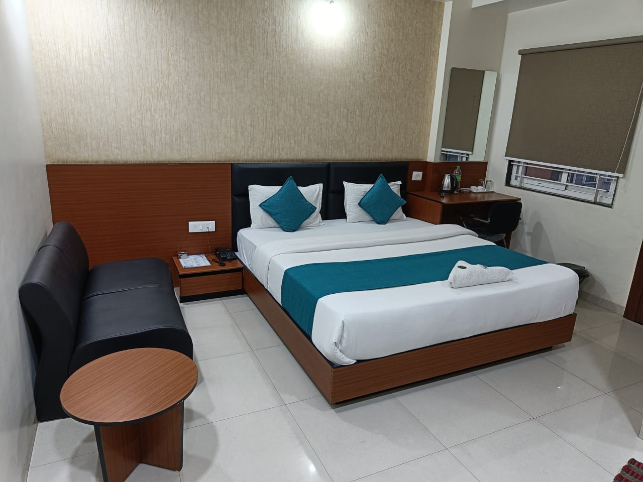 Hotel Lotus indore 𝗕𝗢𝗢𝗞 Indore Hotel