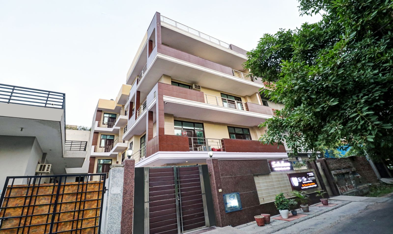 Hotel Sunrise Sector-92 𝗕𝗢𝗢𝗞 Noida Guest House