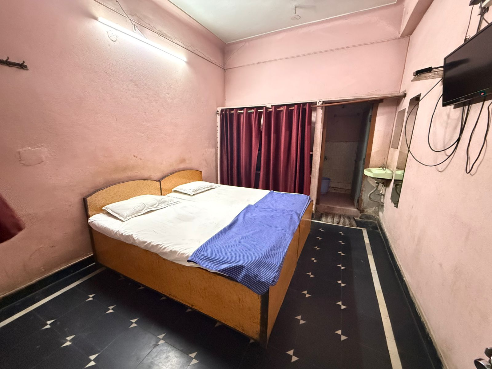 Mayuri Lodge 𝗕𝗢𝗢𝗞 Kurnool Hotel