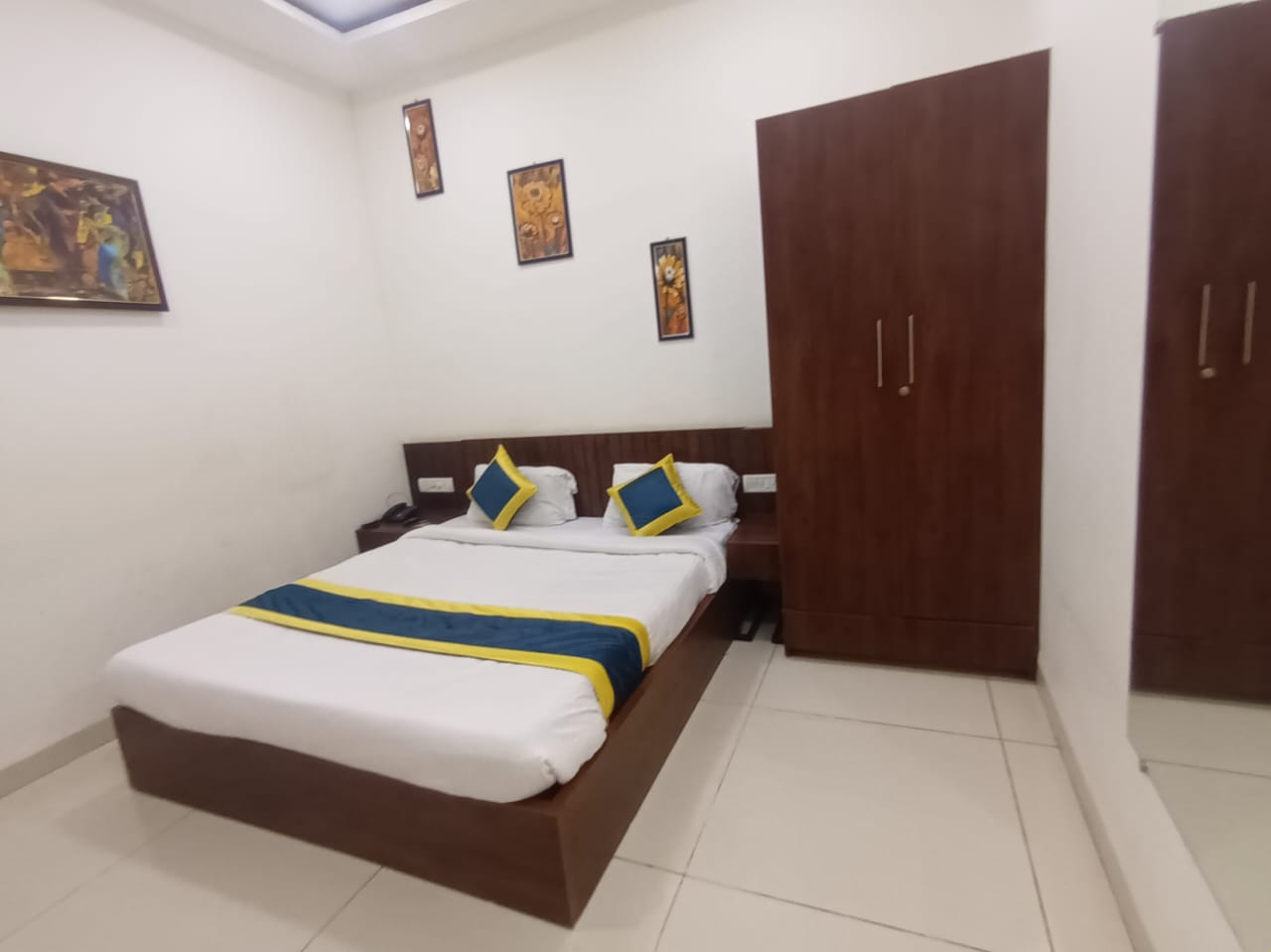 HOTEL LAKSHYA SHEESH MAHAL Indore - Reviews, Photos & Offer