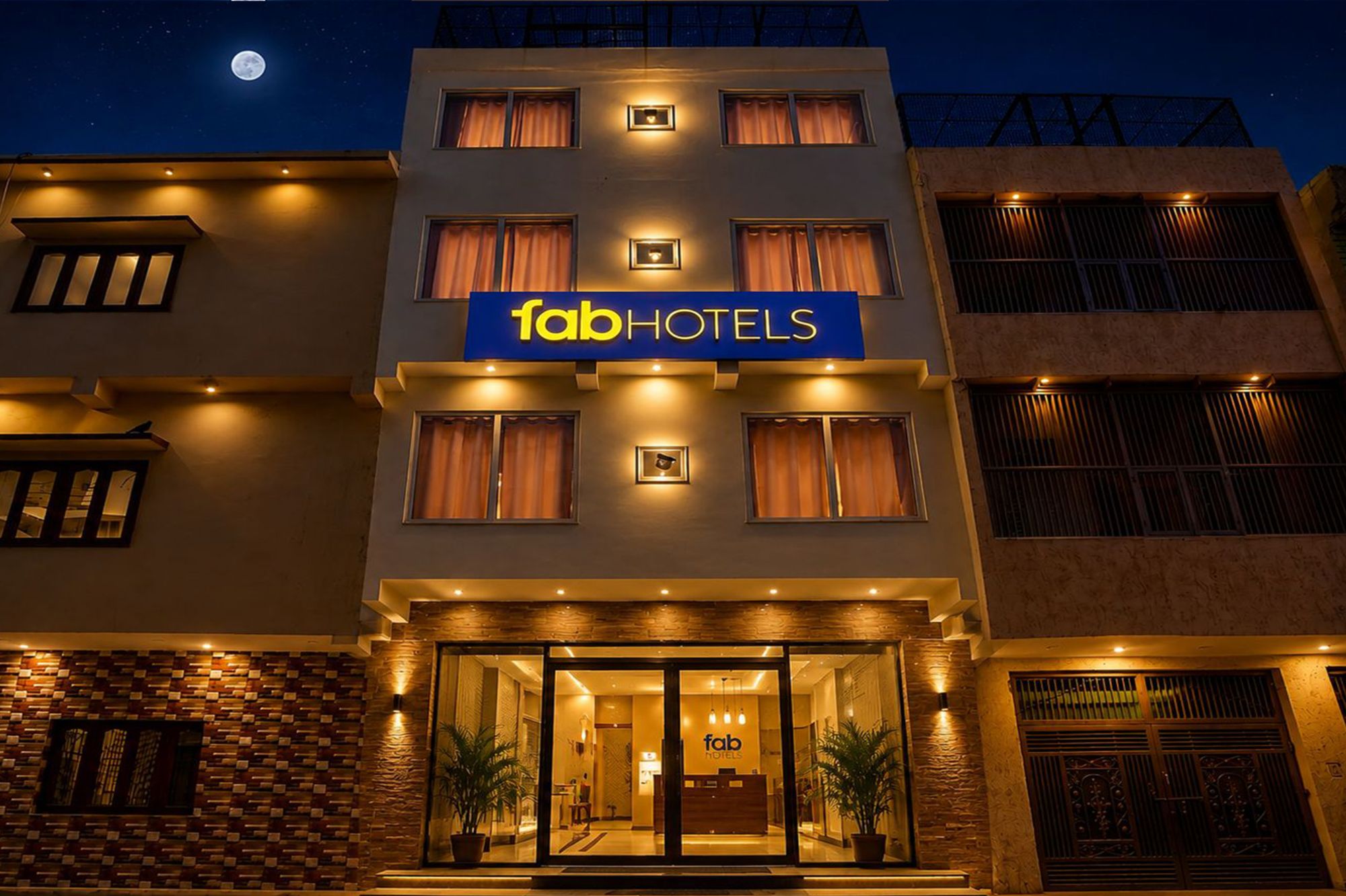 FabHotel Shivangan - 200M From Banke Bihari Temple, Vrindavan 𝗕𝗢𝗢𝗞 ...