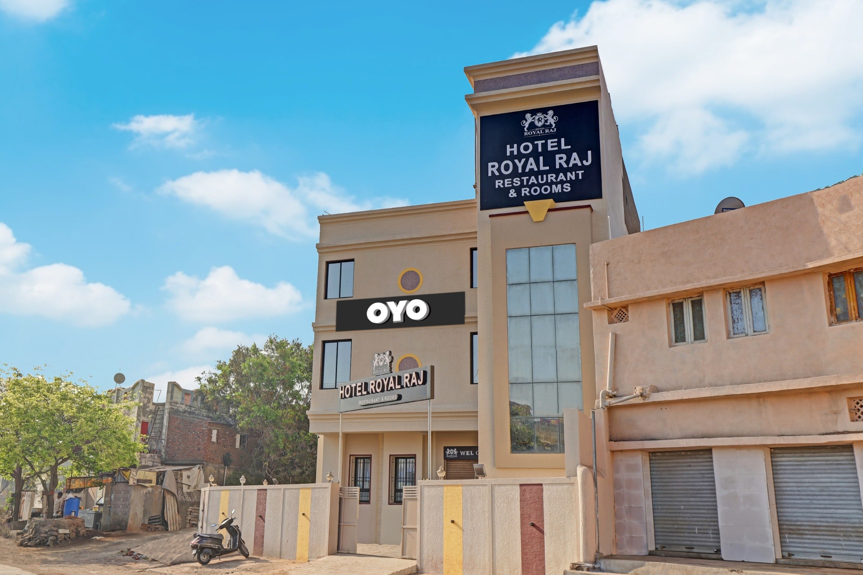 Hotel O Royal Raj 𝗕𝗢𝗢𝗞 Rajkot Hotel