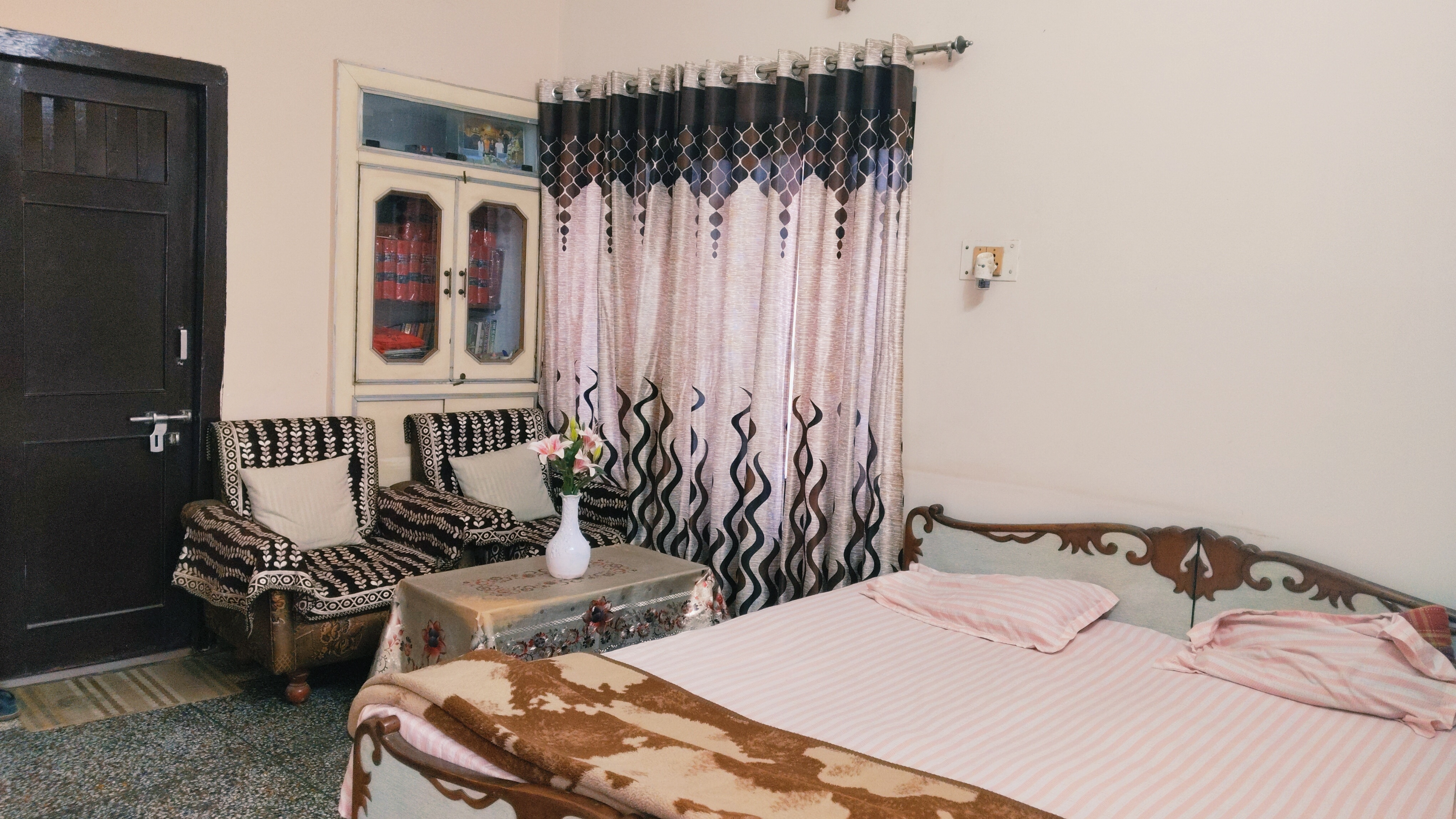 Raghuvar homestay 𝗕𝗢𝗢𝗞 Ayodhya Homestay