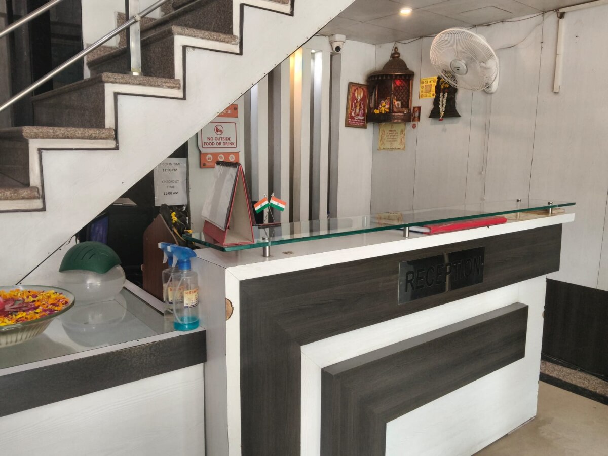 Rooms of Hotel R P International Near Charbagh Railway Station - Hotel ...