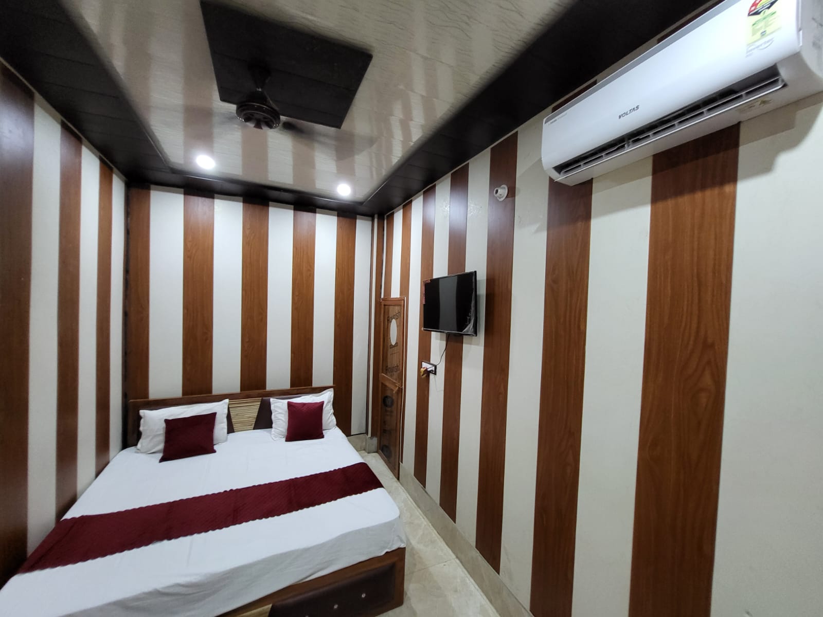 Ayodhya Darshan Palace 𝗕𝗢𝗢𝗞 Ayodhya Homestay