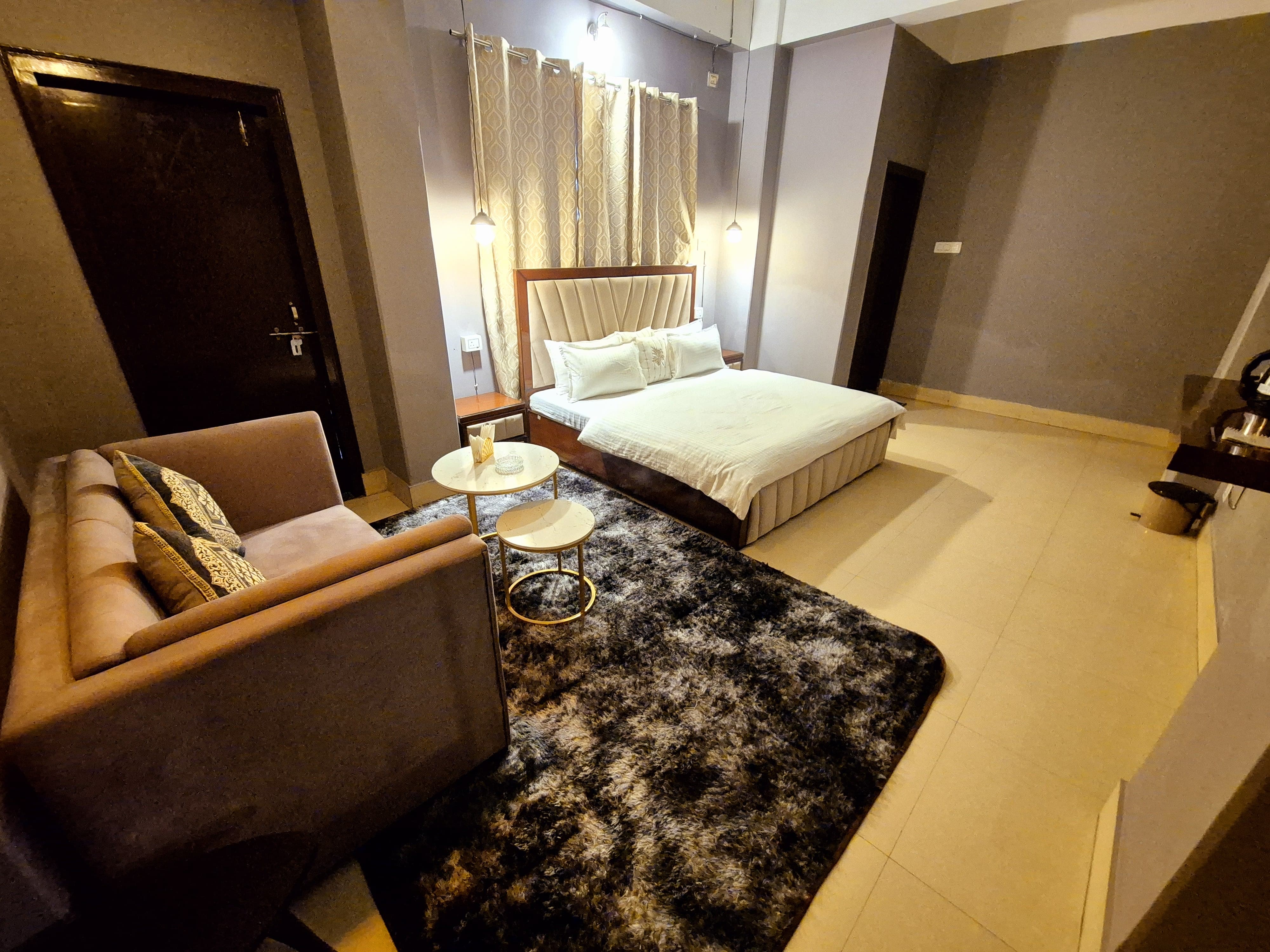 Luxe Haven Stay | 5min From Six Mile 𝗕𝗢𝗢𝗞 Guwahati Apartment