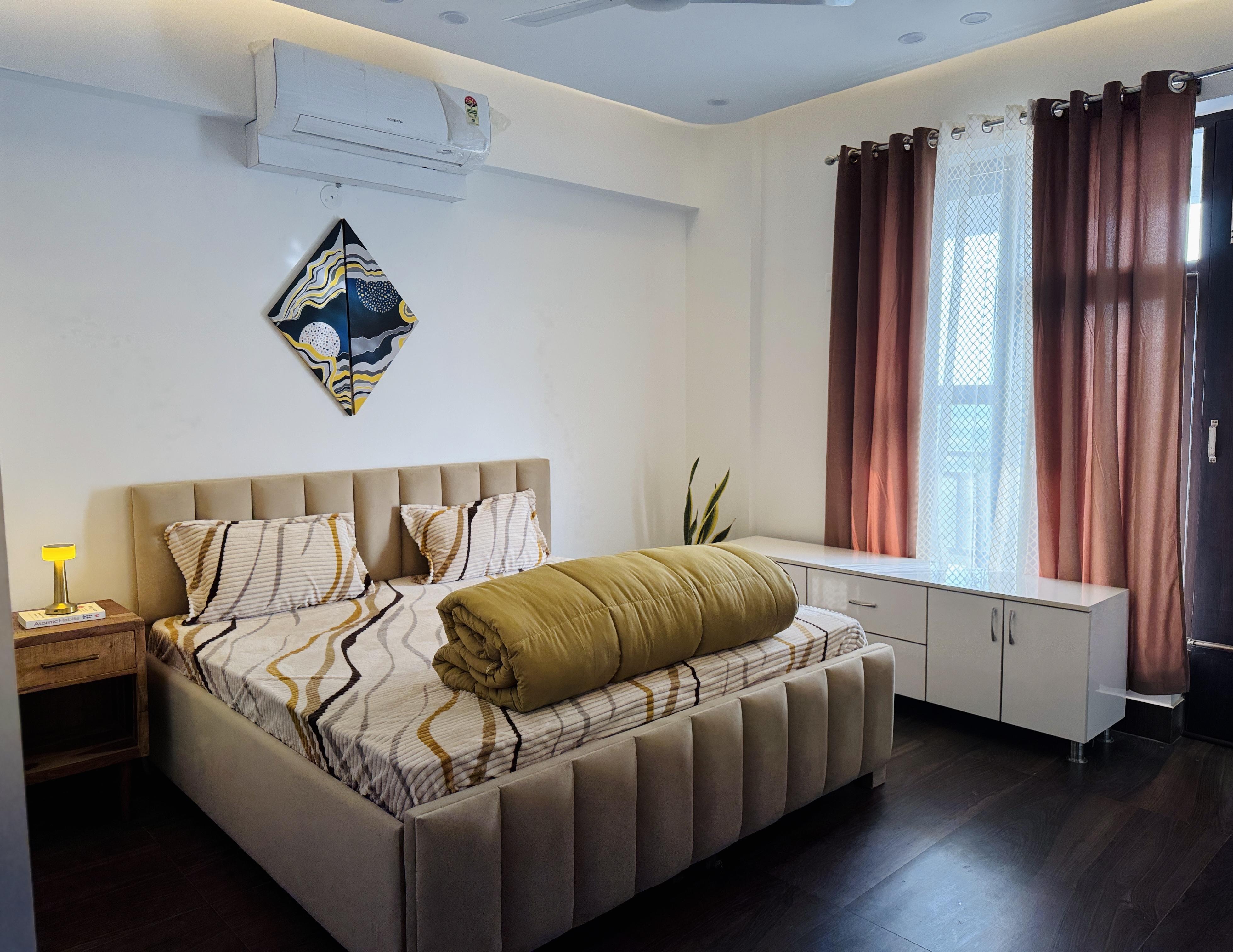 Sky-High Aravalli Oasis : 3BR Luxe w/ scenic views 𝗕𝗢𝗢𝗞 Manesar Apartment