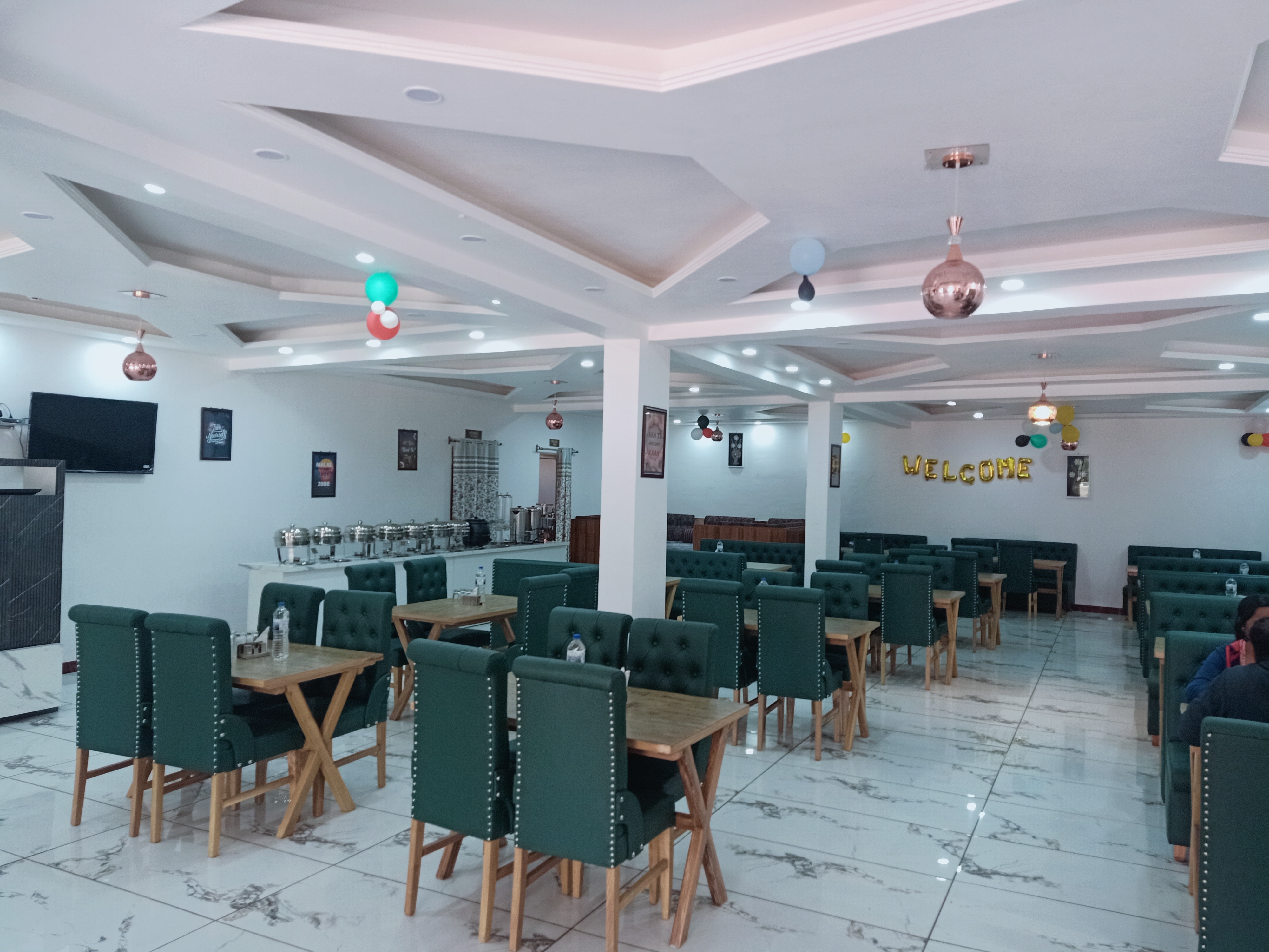 Pandith Exotics Hotel and Restaurant 𝗕𝗢𝗢𝗞 Gulmarg Hotel