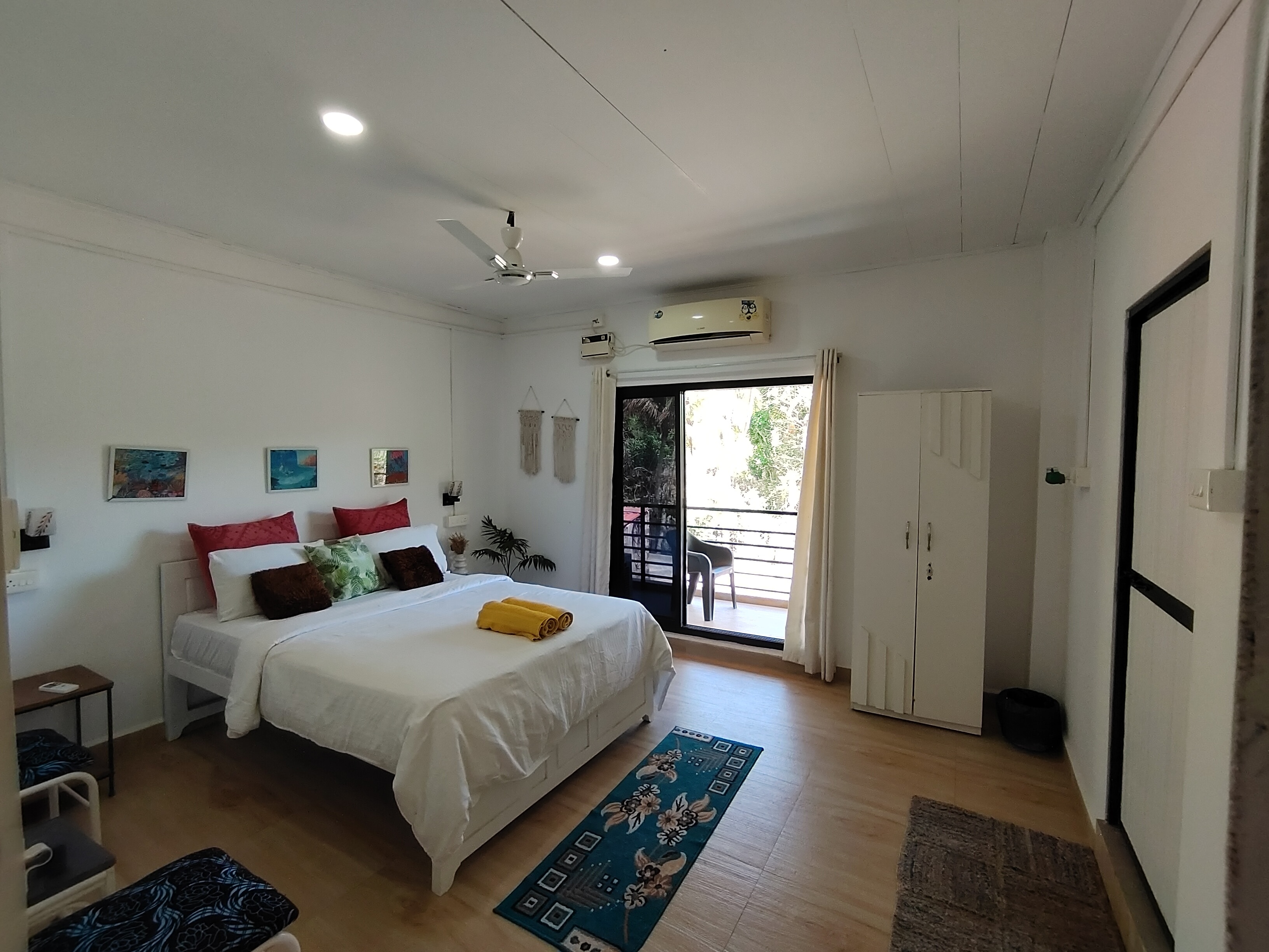 Rohish Komarpant 𝗕𝗢𝗢𝗞 Goa Apartment