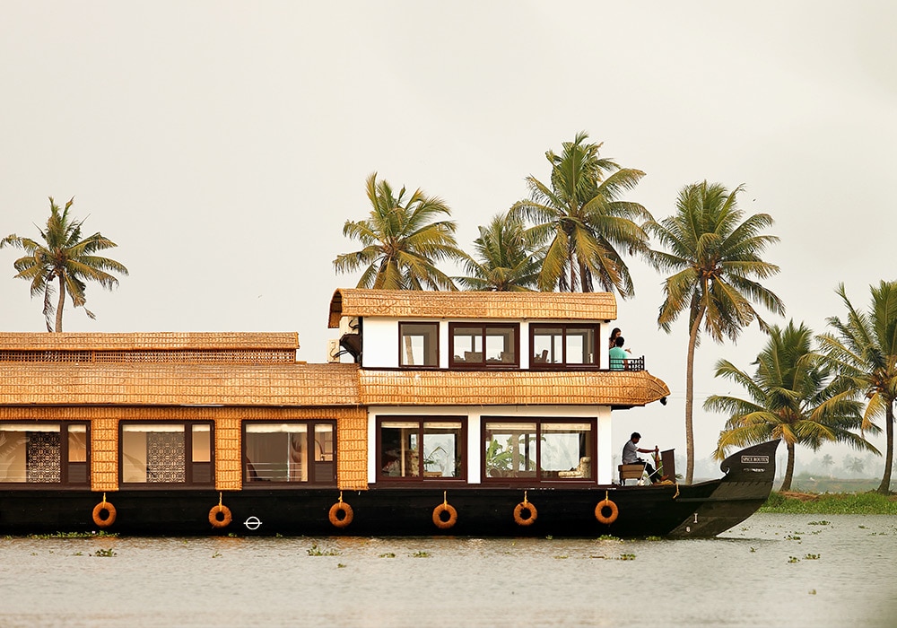 Spice Routes Luxury Cruise 𝗕𝗢𝗢𝗞 Alleppey Houseboat