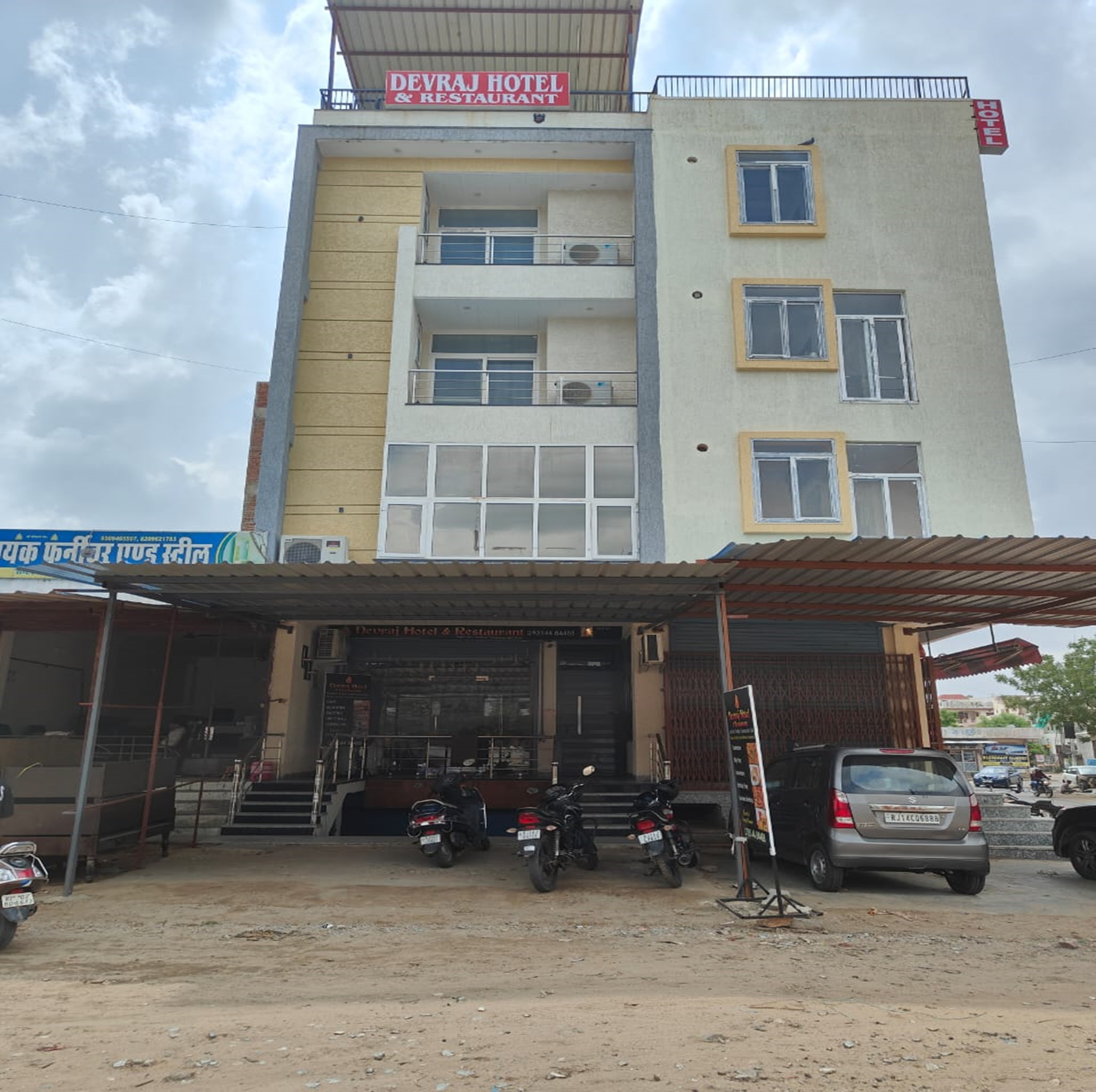 DEVRAJ HOTEL & RESTAURANT 𝗕𝗢𝗢𝗞 Jaipur Hotel