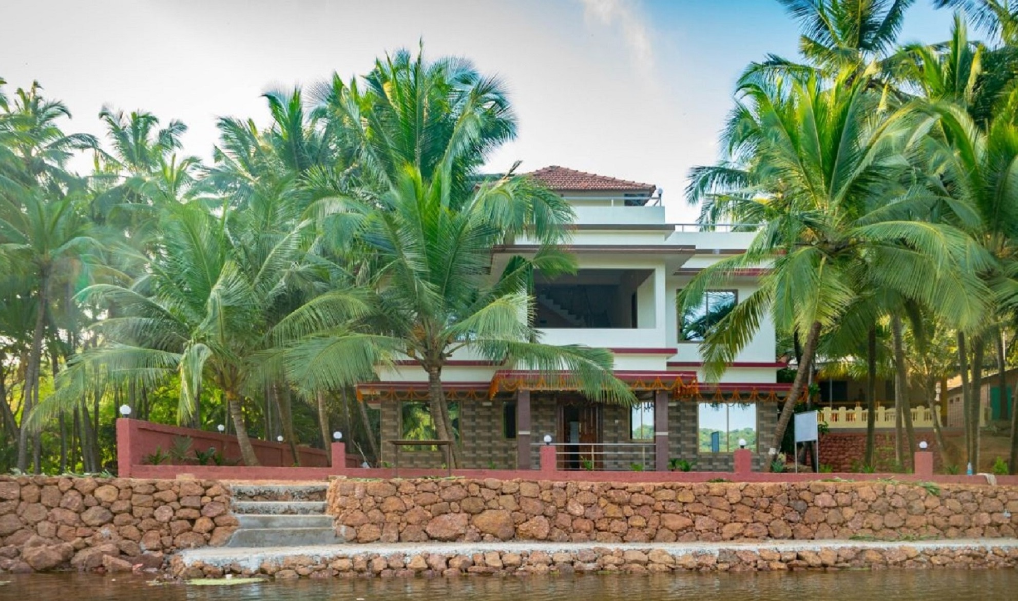 KHAVANE PARADISE 𝗕𝗢𝗢𝗞 Vengurla Homestay