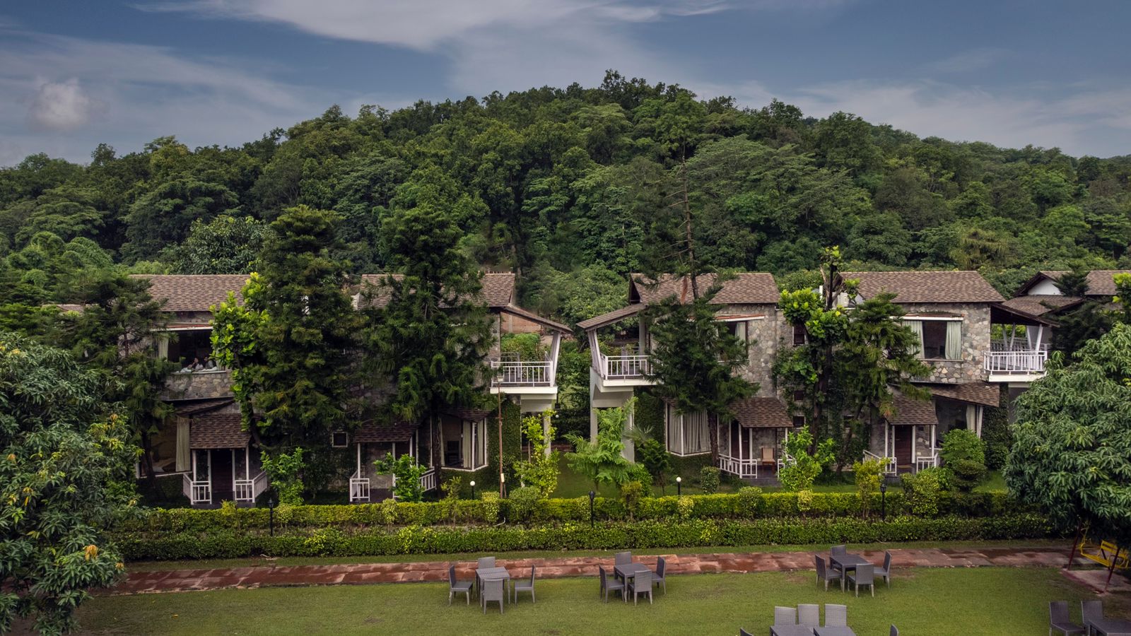 Wood Castle Spa Resort- A River Access Property 𝗕𝗢𝗢𝗞 Jim Corbett ...